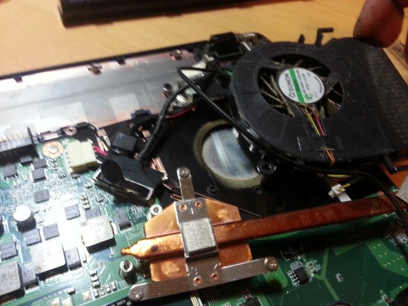 Acer Aspire 5749 Fan/HeatSink Replacement - iFixit