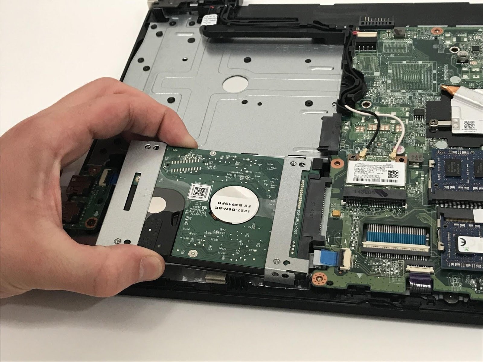Acer Aspire E5-471-5456 Hard Drive Replacement - iFixit Repair Guide