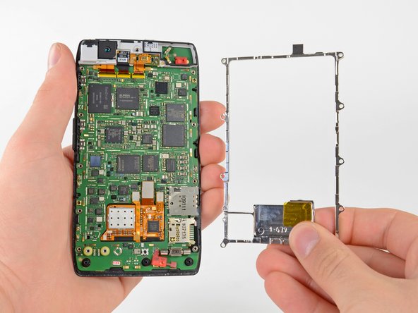 Motorola Droid RAZR Antenna/Headphone Jack Replacement - iFixit