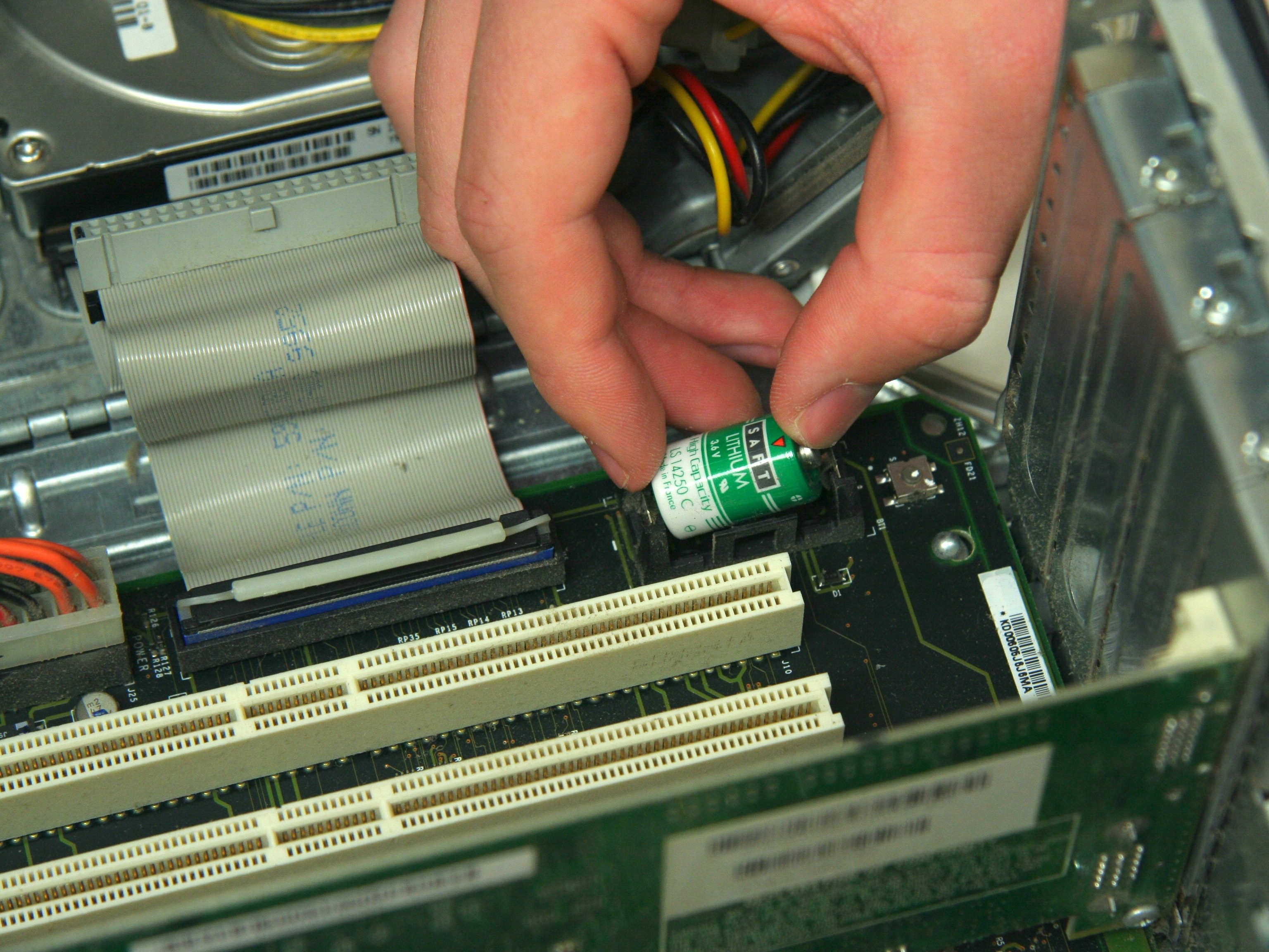 Power Mac G4 M5183 Internal Battery Replacement - iFixit