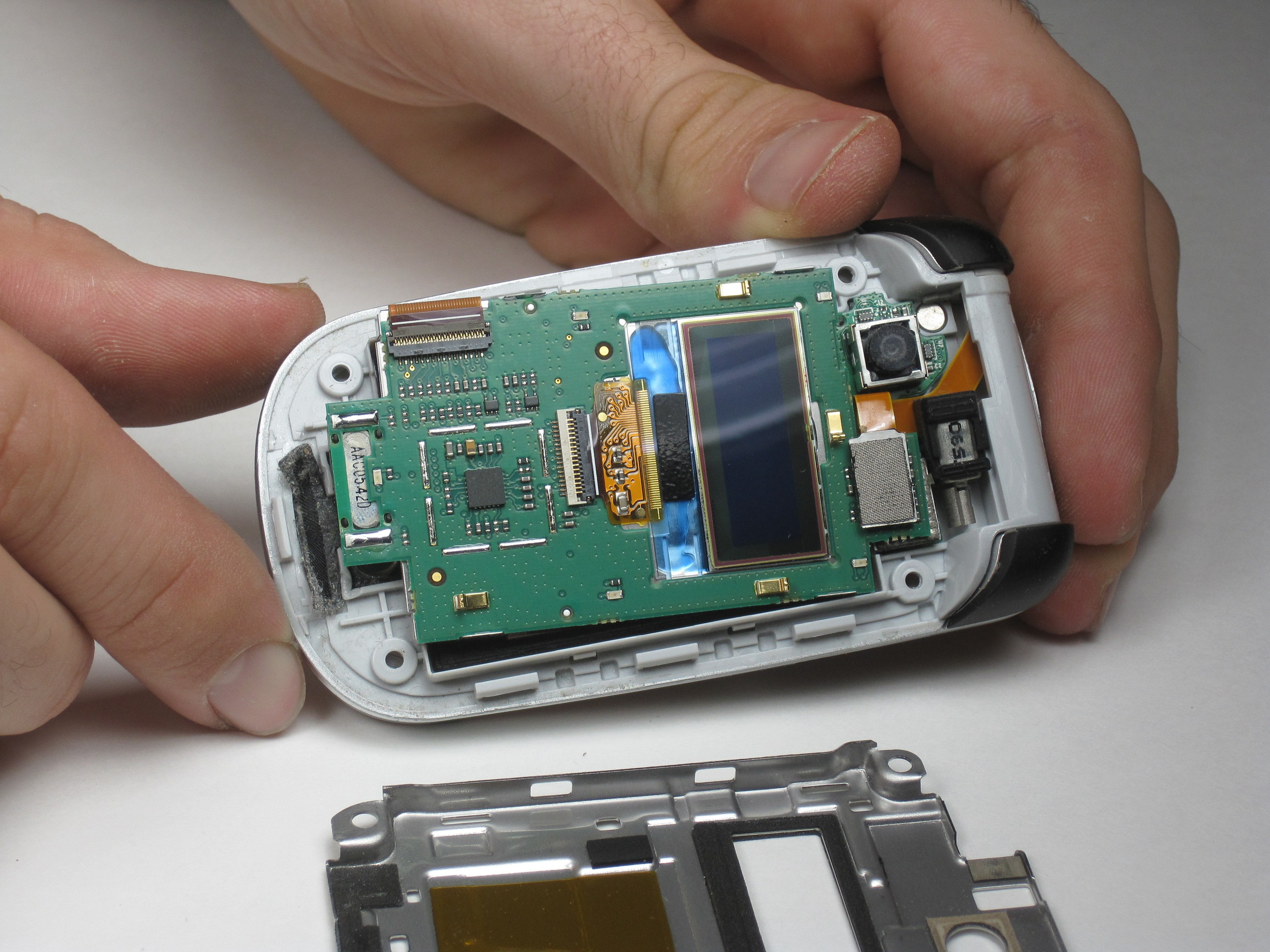 Motorola V325 Screen and External Display Disassembly - iFixit Repair Guide