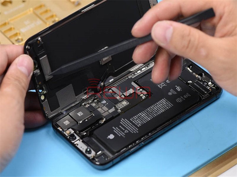iPhone 11 Pro Teardown - iFixit