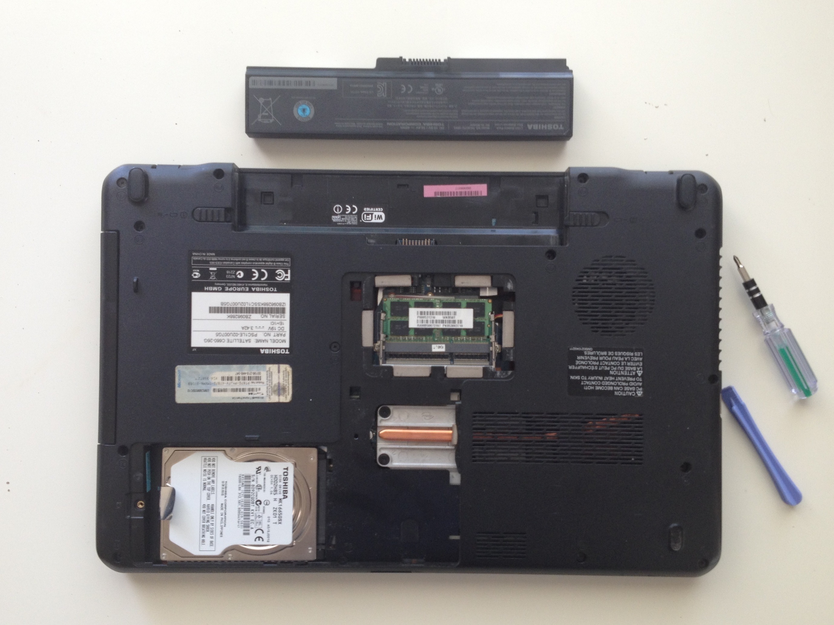 Toshiba Satellite C660 HDD / RAM Memory Replacement - iFixit Repair Guide
