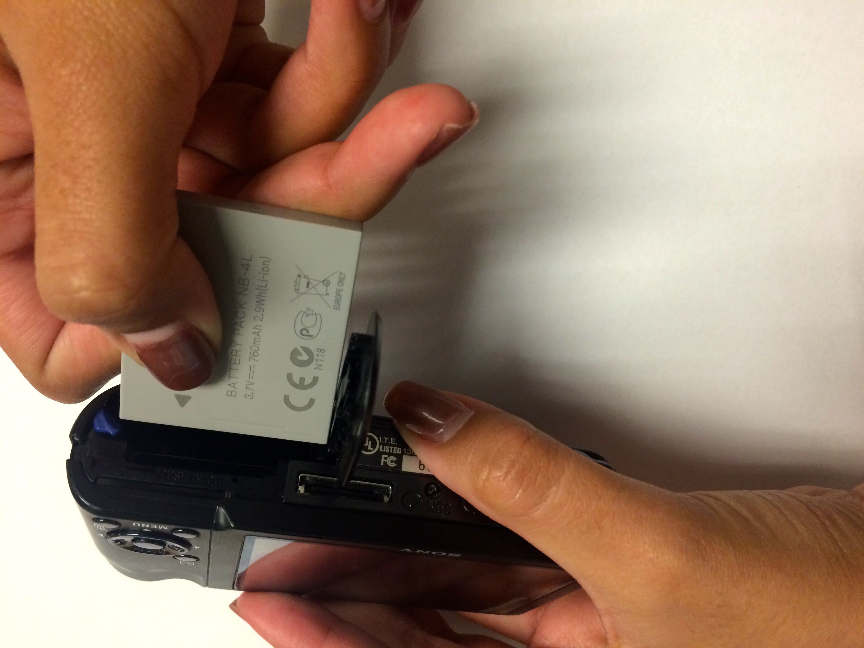 Cyber-Shot DSC-H55 Battery Replacement - iFixit