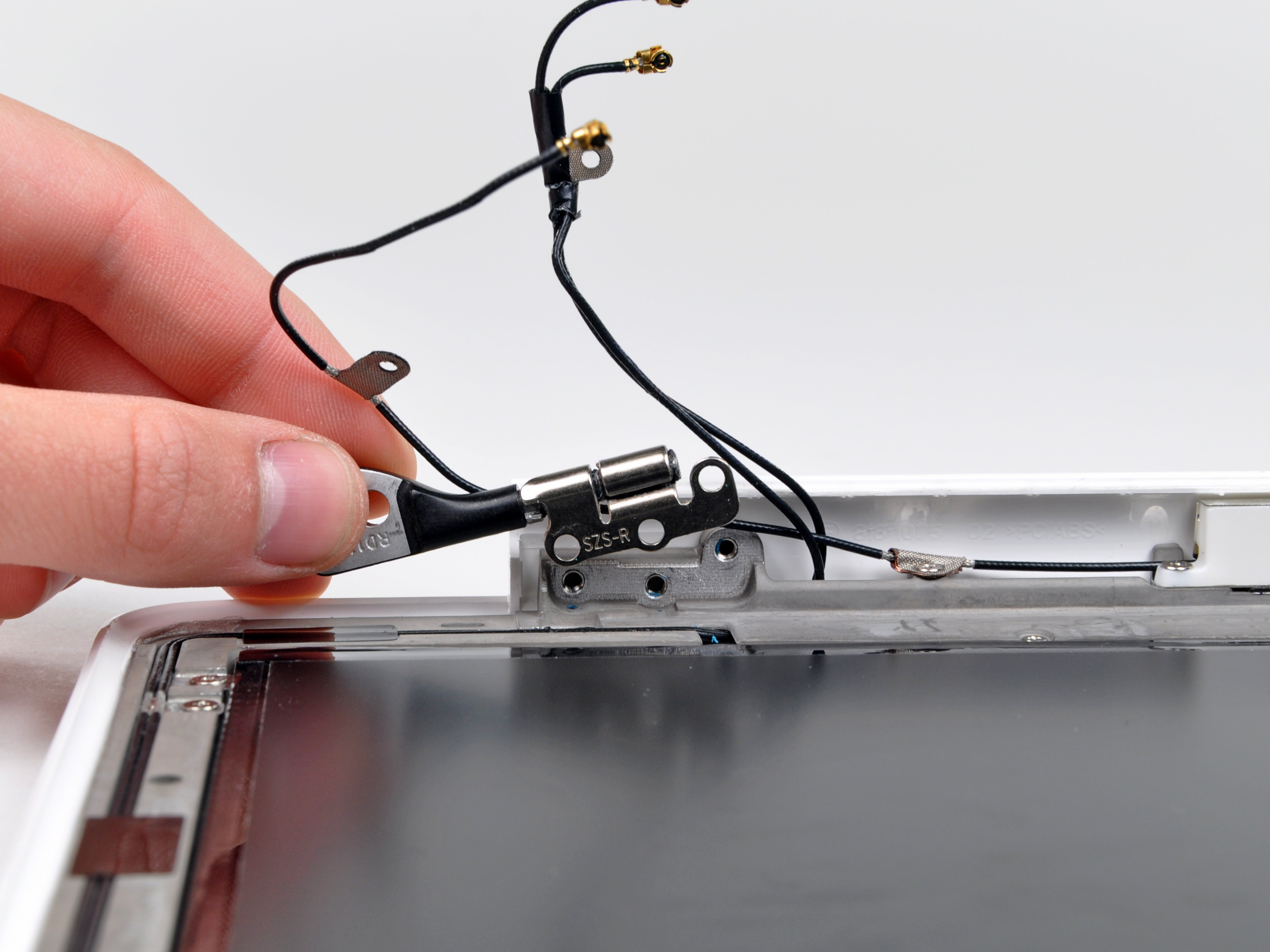 MacBook Unibody Model A1342 Right Clutch Hinge Replacement - iFixit ...