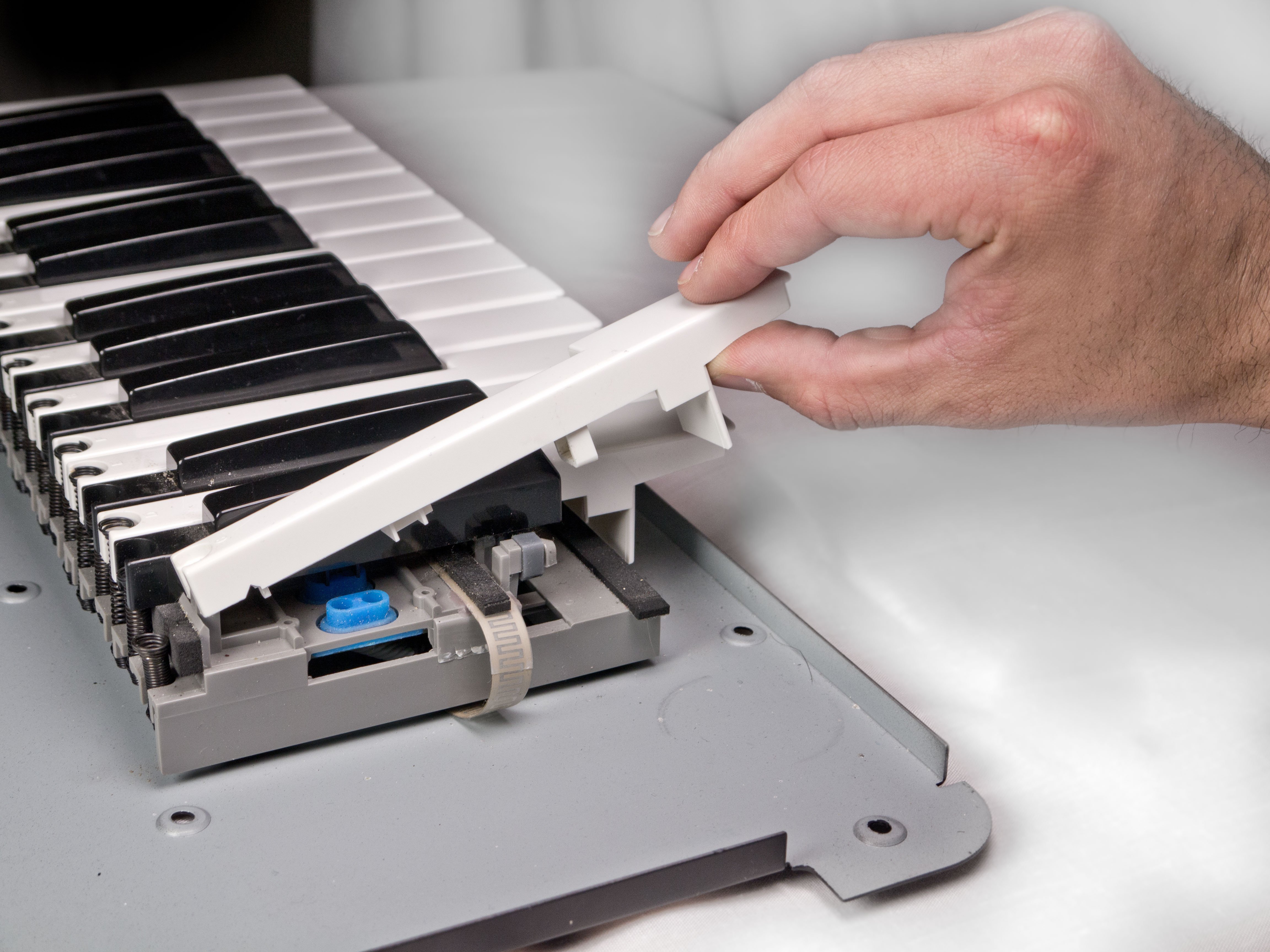 Akai MPK25 Keys Replacement - iFixit Repair Guide