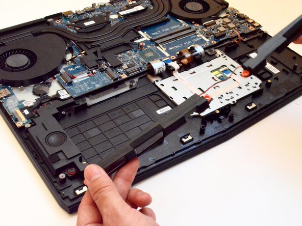 Alienware 17 R4 Front Speakers Replacement - iFixit