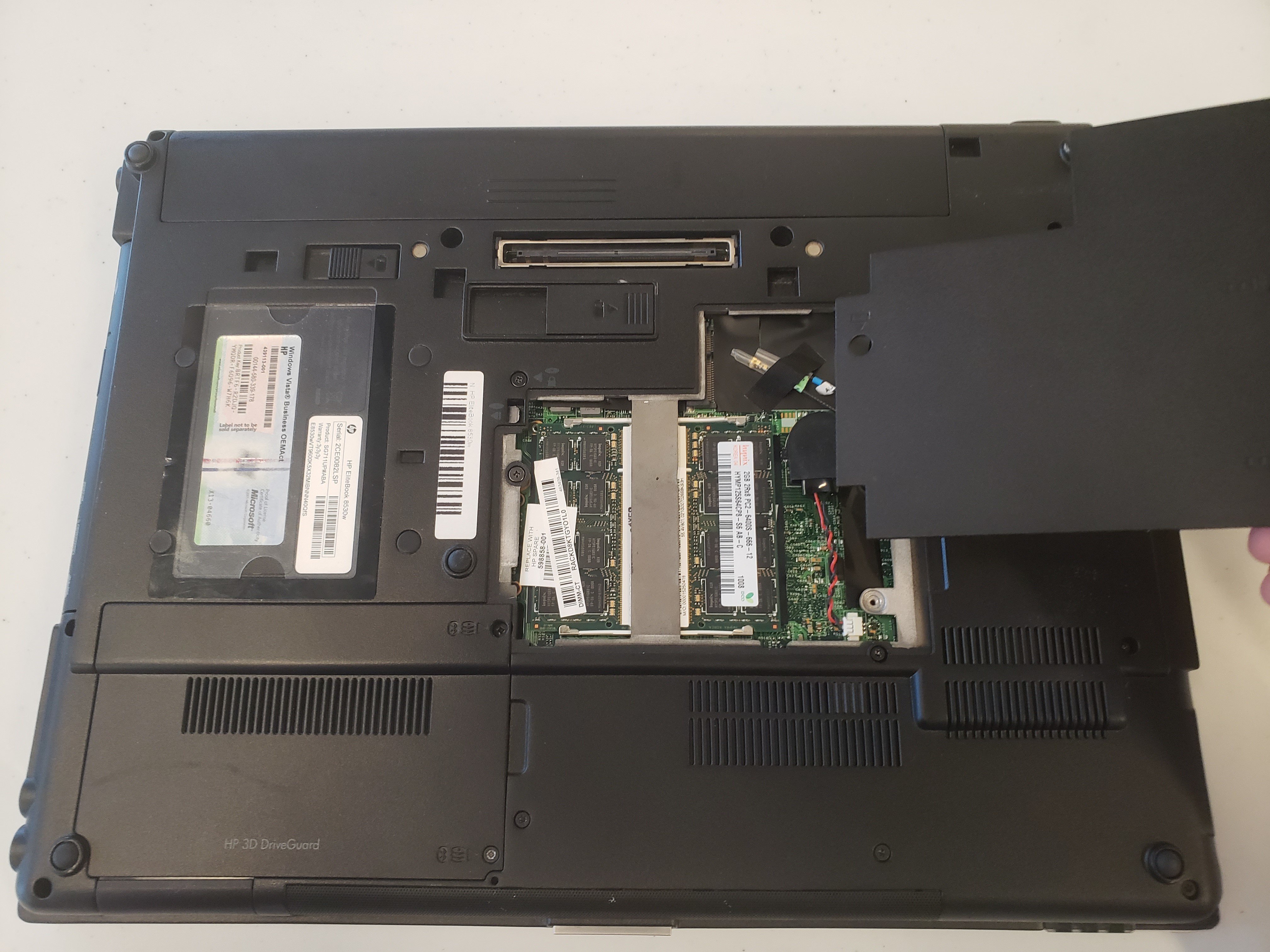 HP EliteBook 8530w RAM Replacement - iFixit Repair Guide