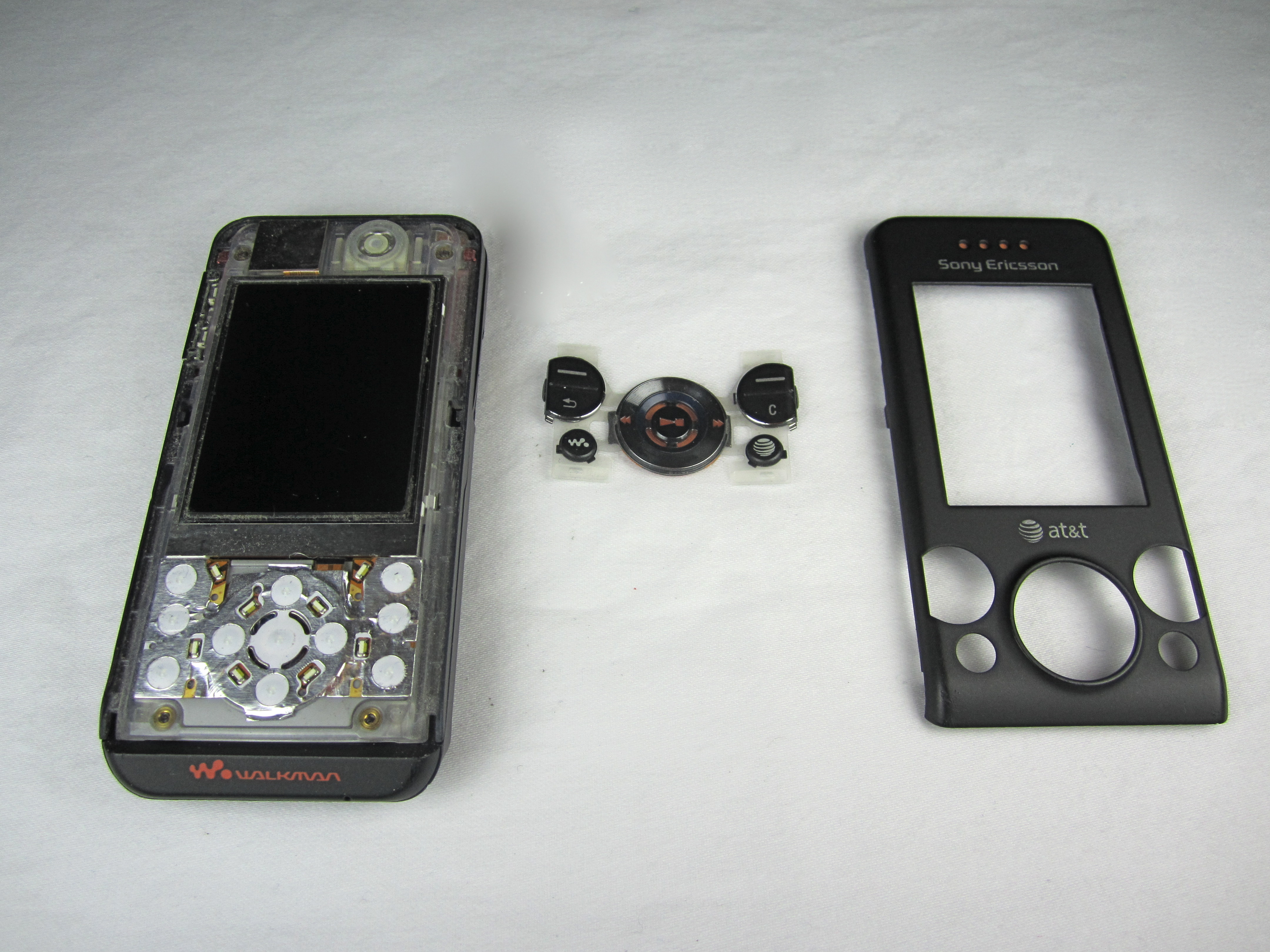 Sony Ericsson W580i Front Cover Replacement - iFixit