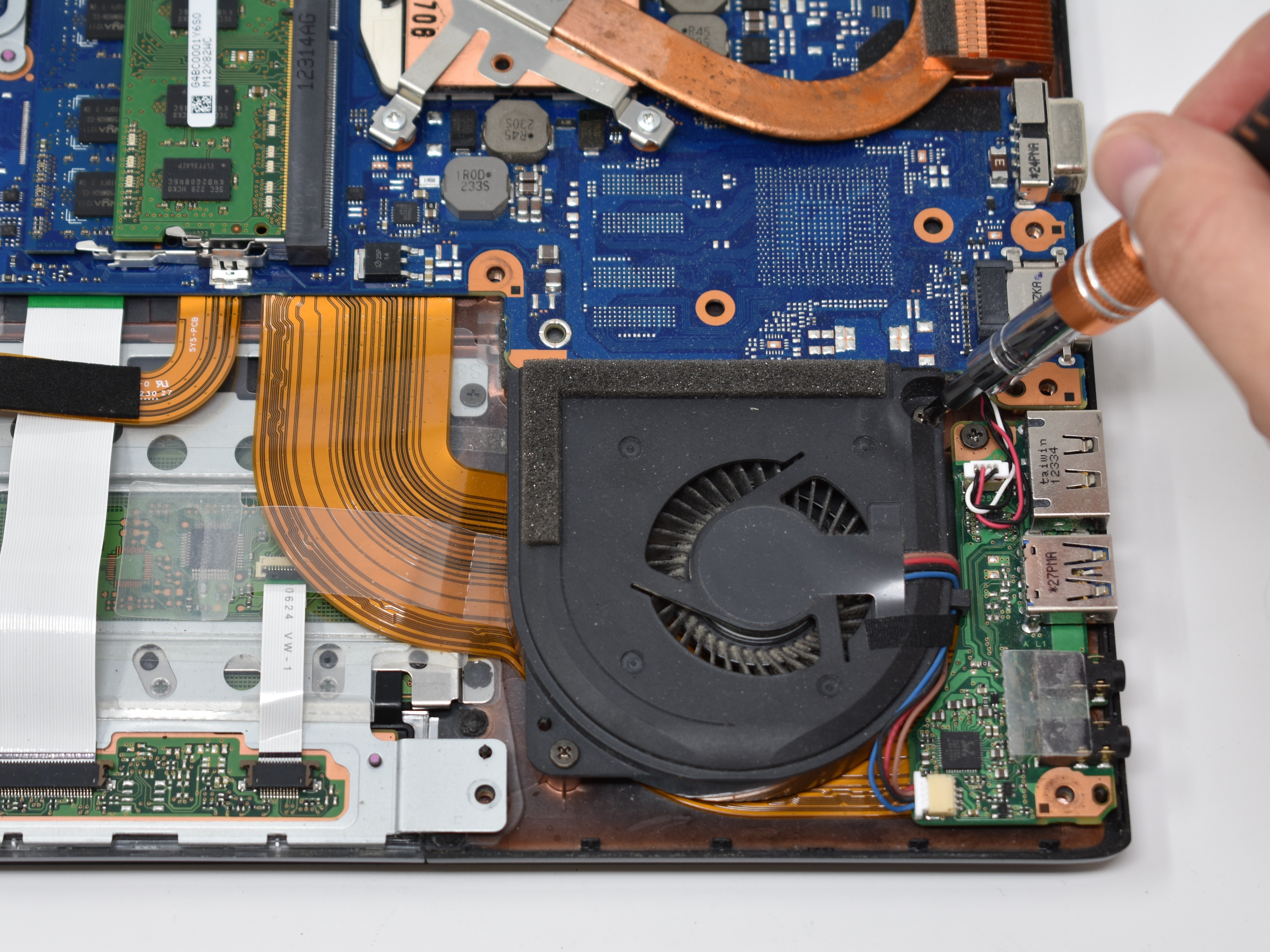 Toshiba TECRA R940 Fan Replacement - iFixit Repair Guide
