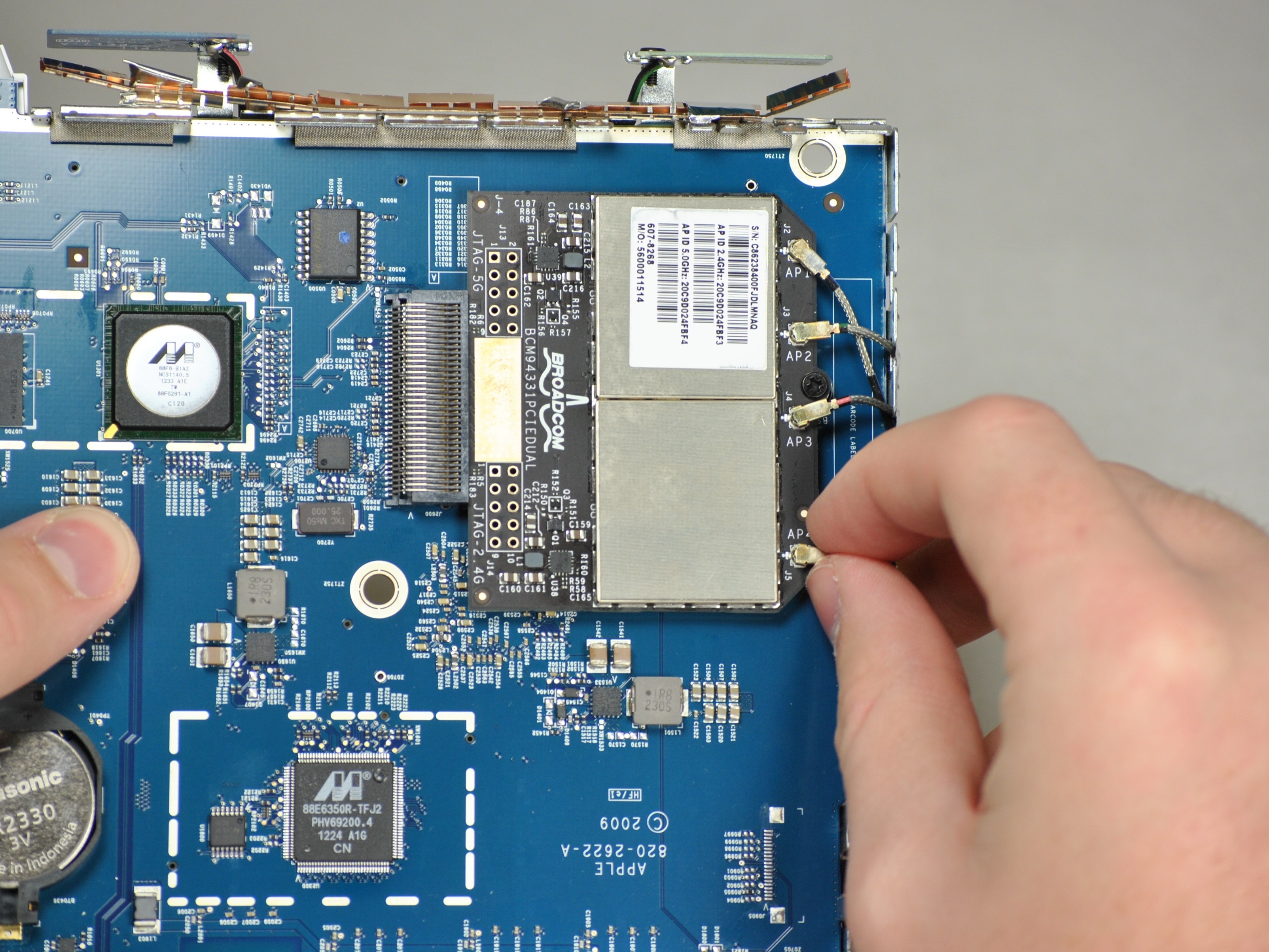 Apple Airport Extreme Model A1408 WiFi Card Replacement - iFixit Repair ...