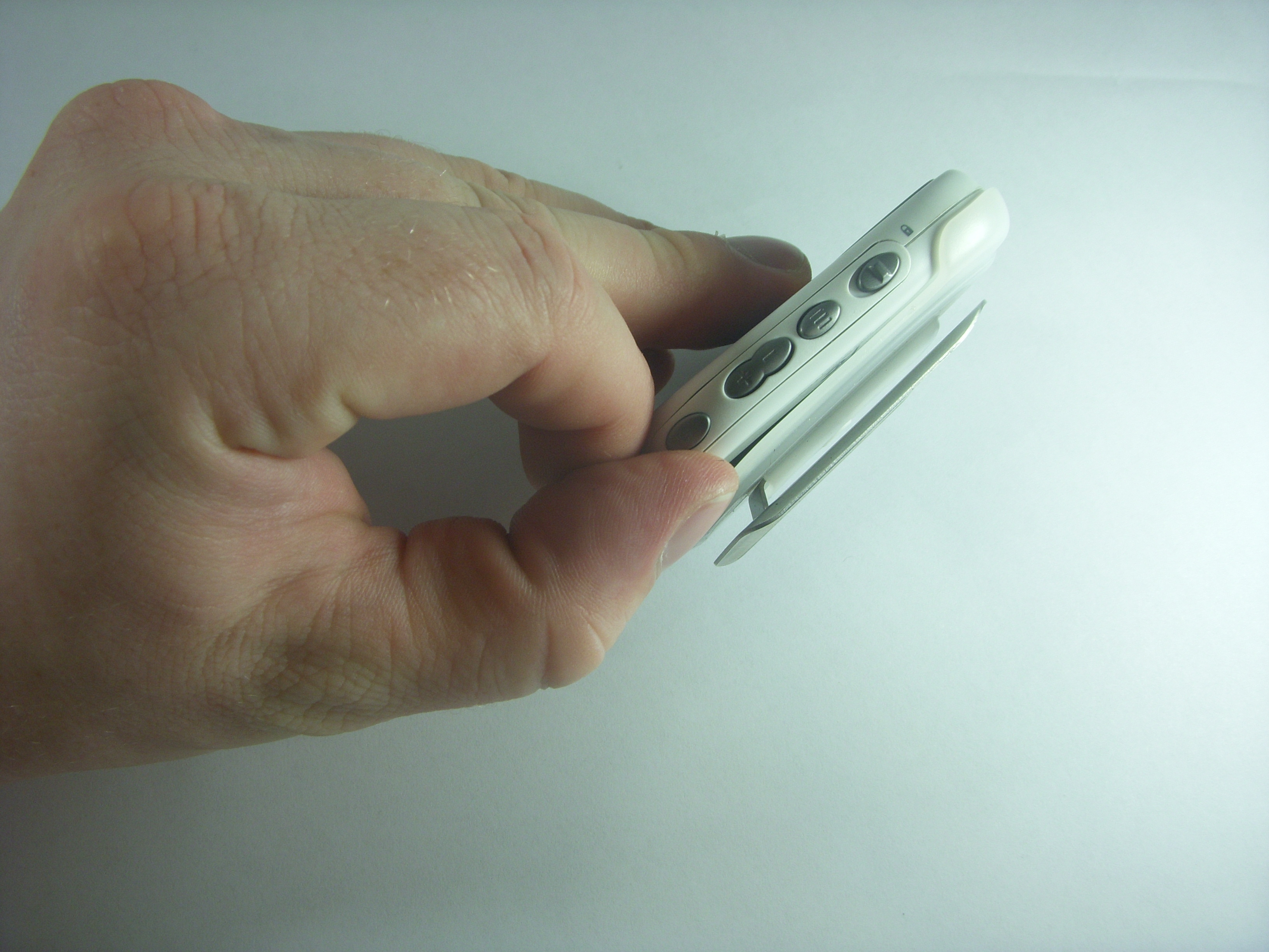 ilo 1Gb Mp3 Player ilo Mp3 Player Battery and Case Replacement - iFixit ...