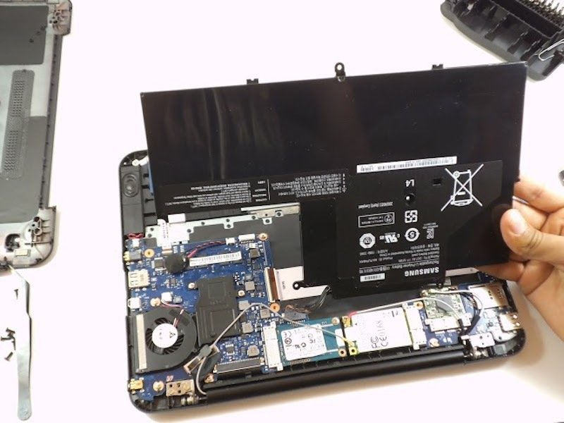 Samsung Series 5 3G Chromebook Battery Replacement - iFixit Repair Guide