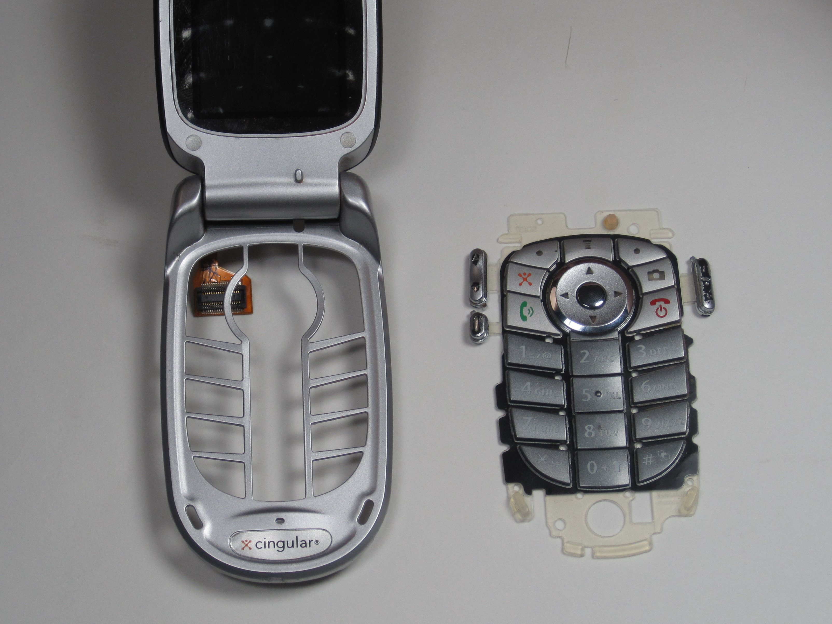Motorola V557 Keypad Replacement - iFixit Repair Guide
