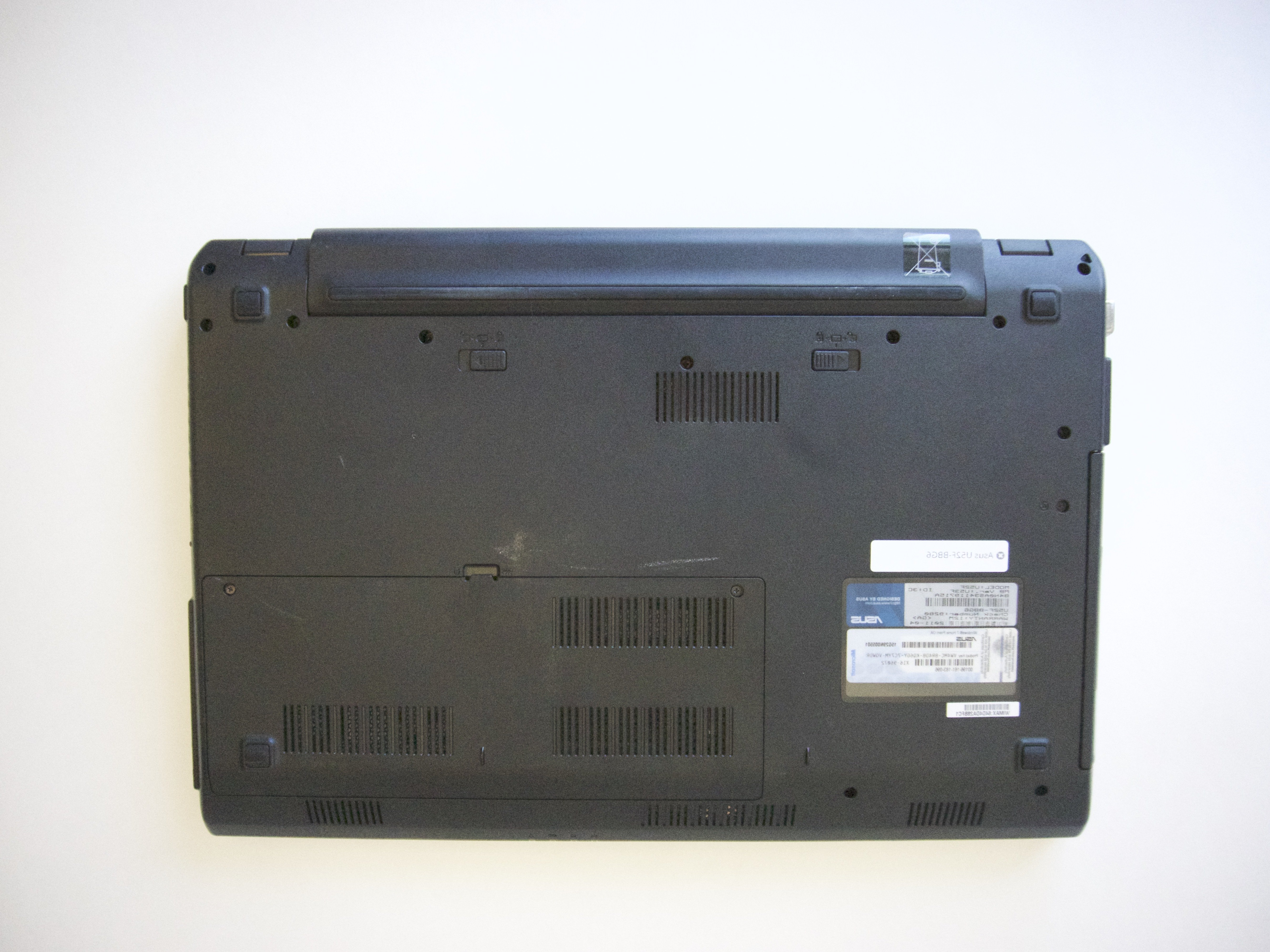 ASUS U52F-BBG6 Battery Replacement - iFixit Repair Guide