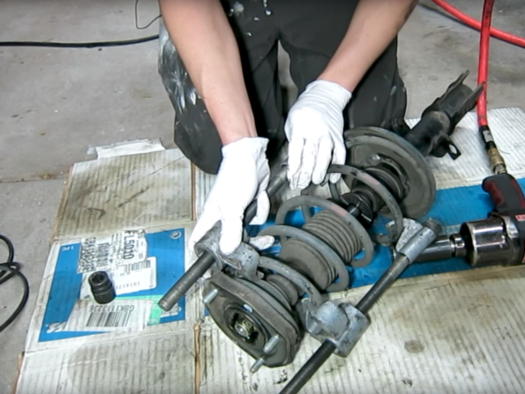 1993-1997 Toyota Corolla Rear Strut Replacement (1993, 1994, 1995, 1996 ...