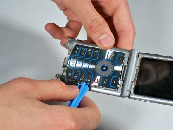 Motorola Razr V3c Keypad Cover (CDMA) Replacement - iFixit