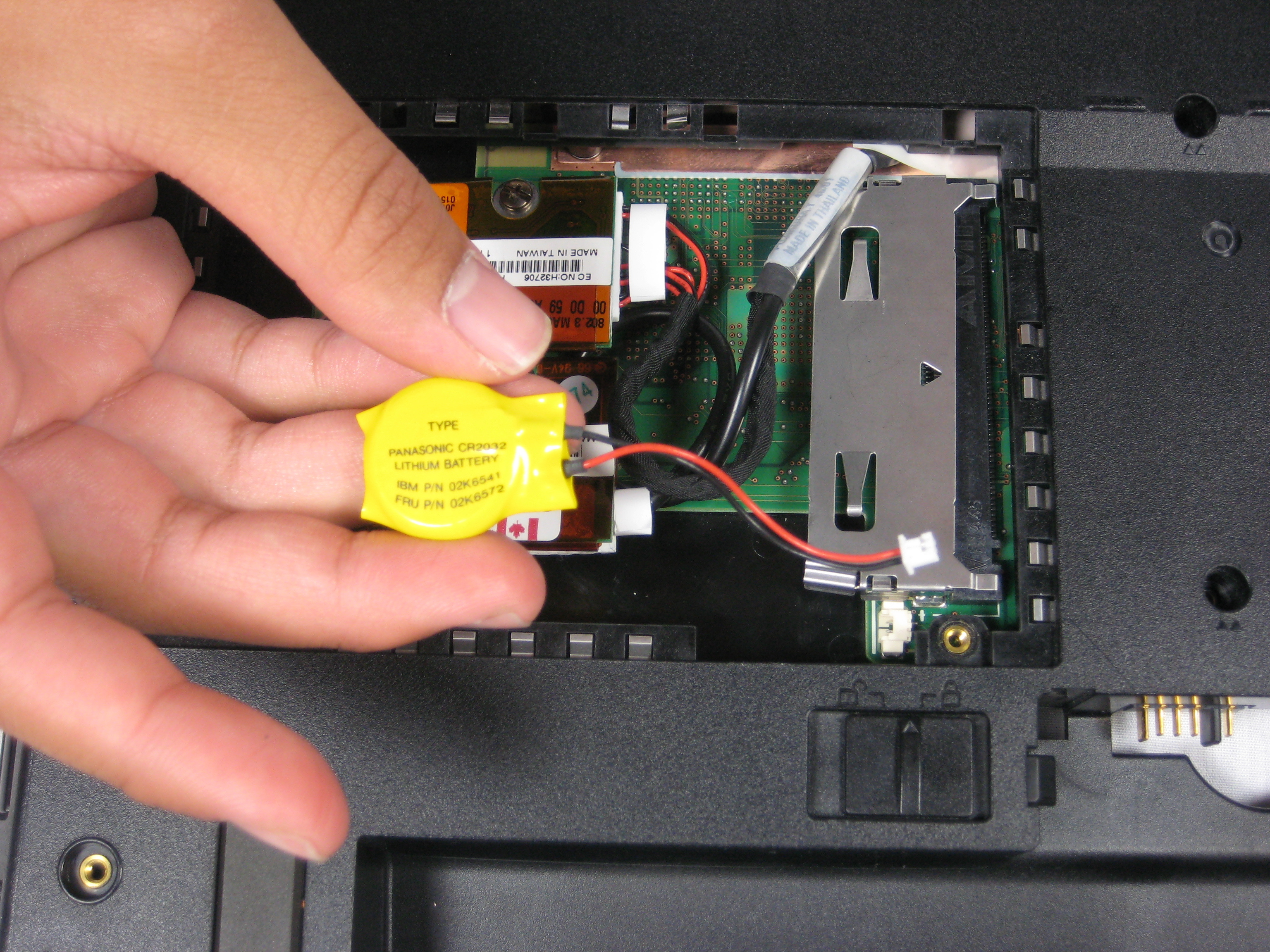 Disassembling IBM ThinkPad A30 BIOS Battery - iFixit Repair Guide