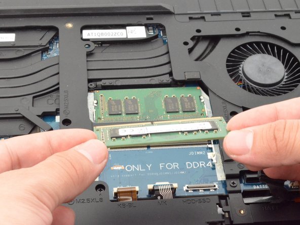 Alienware 17 R4 Battery Replacement - iFixit