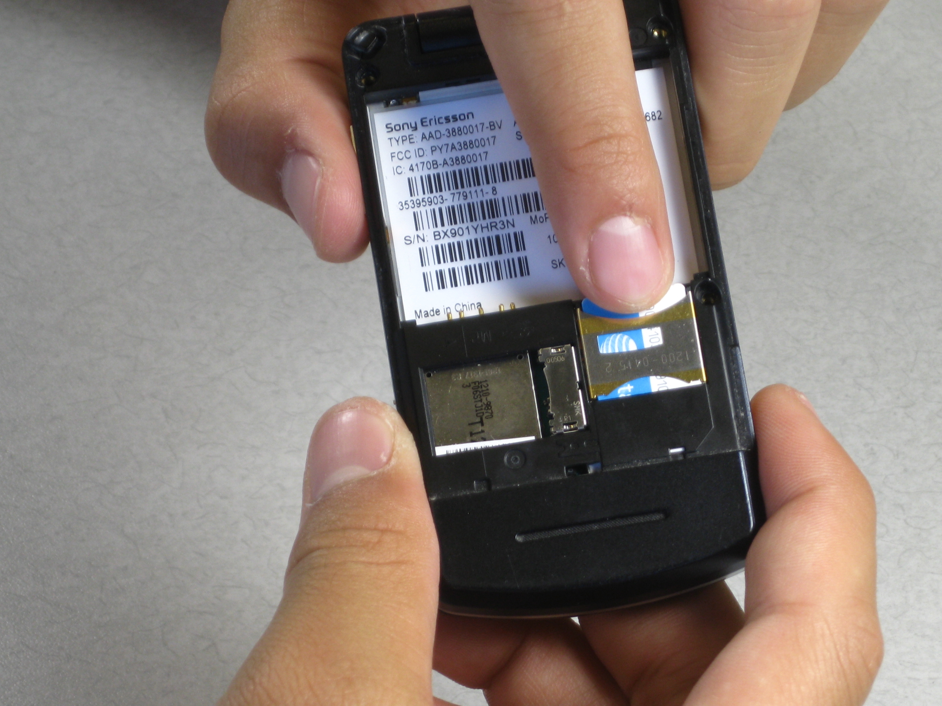 Sony Ericsson W518a SIM Card Replacement - iFixit Repair Guide