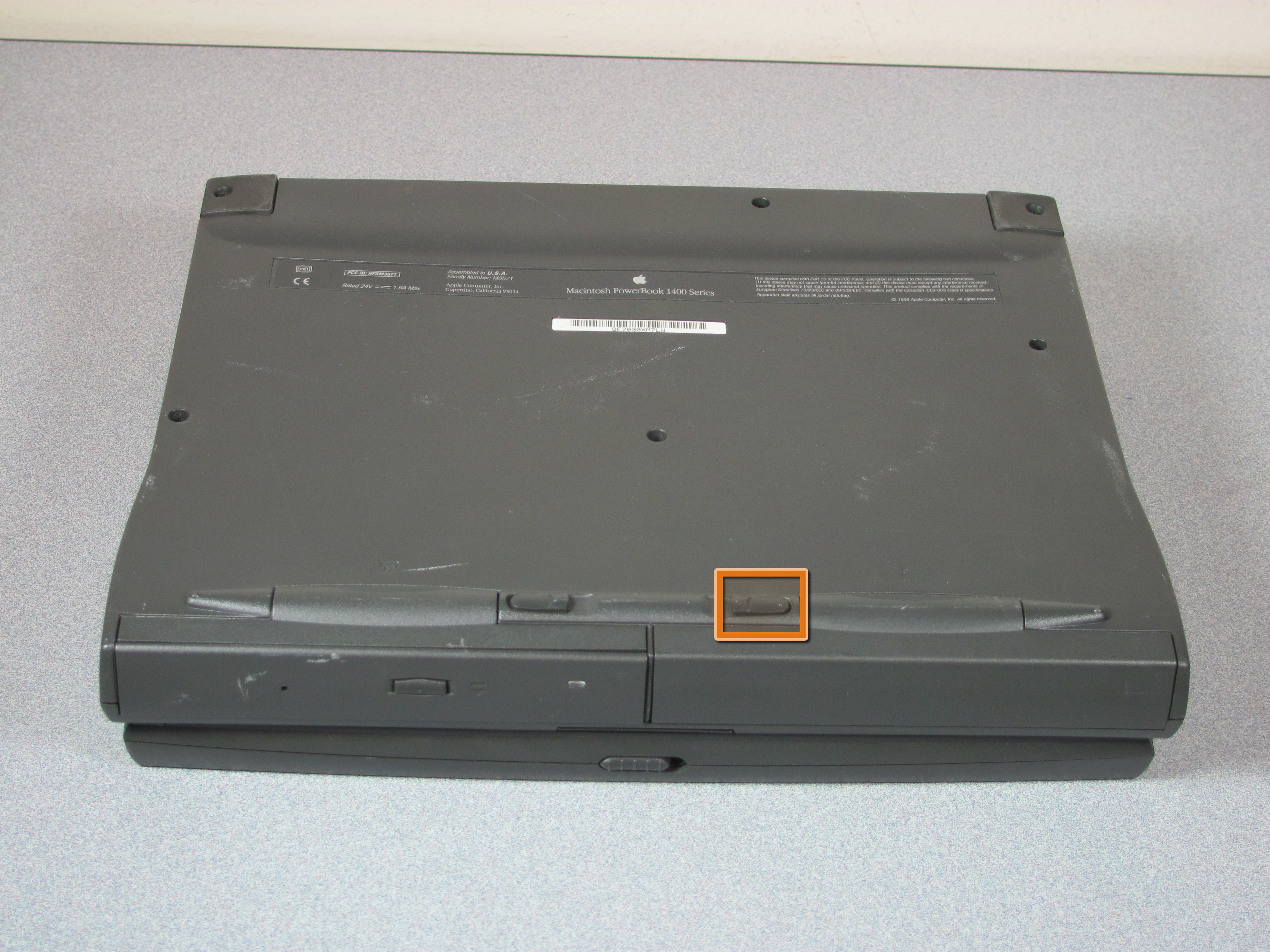 Macintosh PowerBook 1400 Series Battery Replacement - iFixit Repair Guide