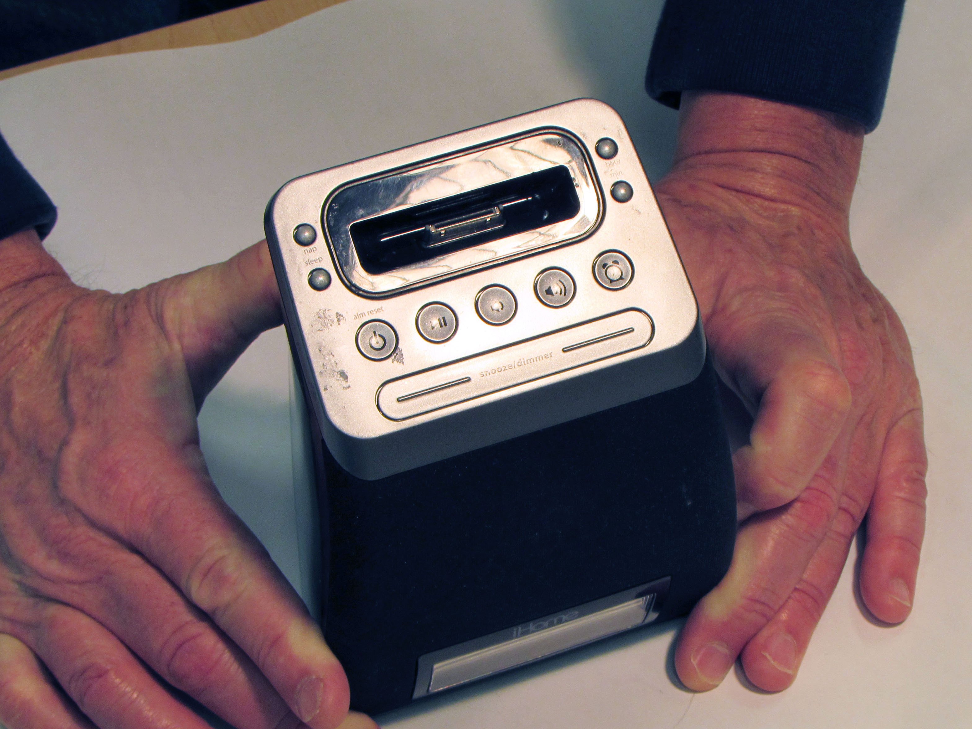 iHome iP21 Docking Station Pin Replacement - iFixit Repair Guide