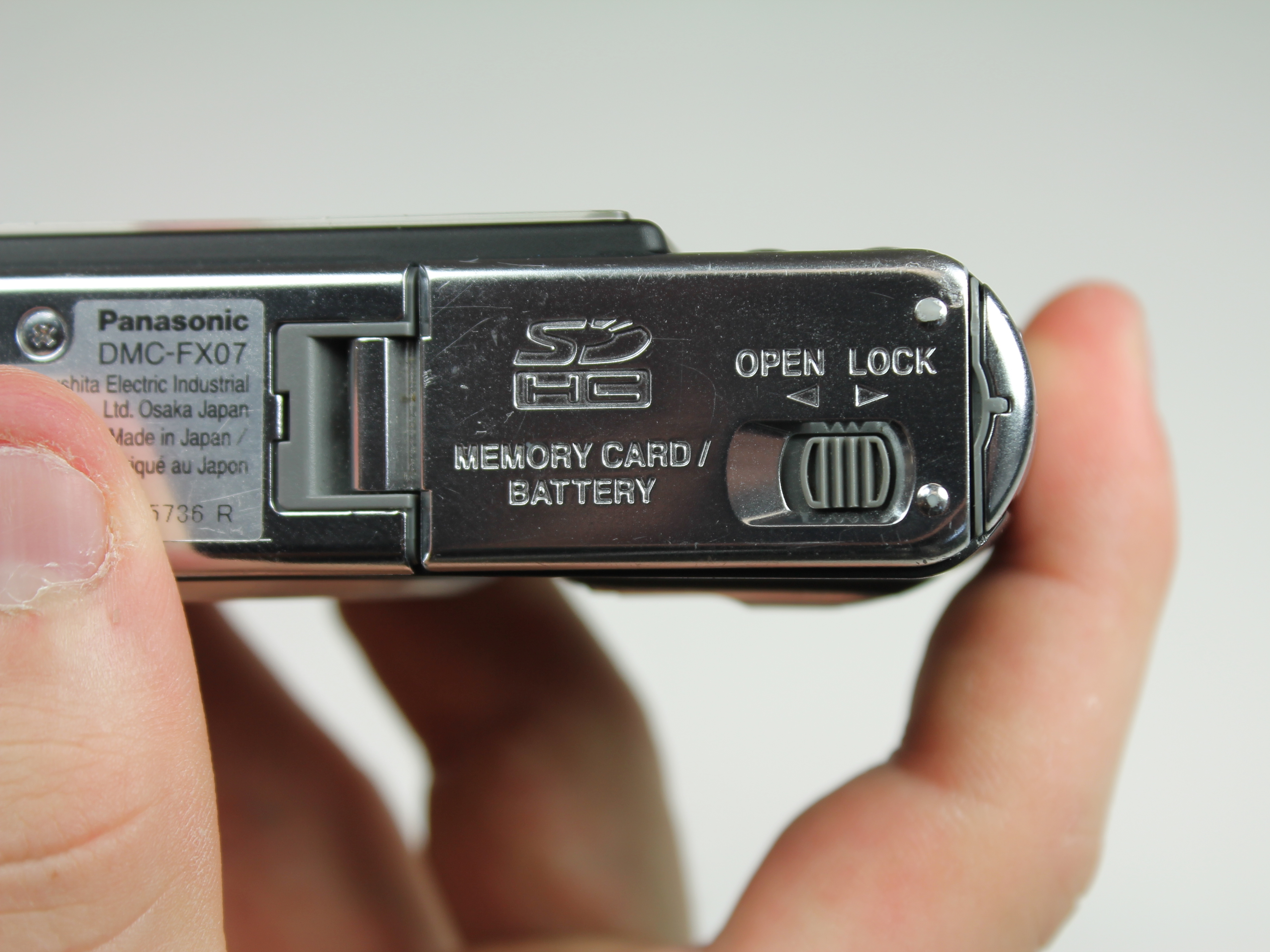 Panasonic Lumix DMC-FX07 Memory Card Replacement - iFixit Repair Guide
