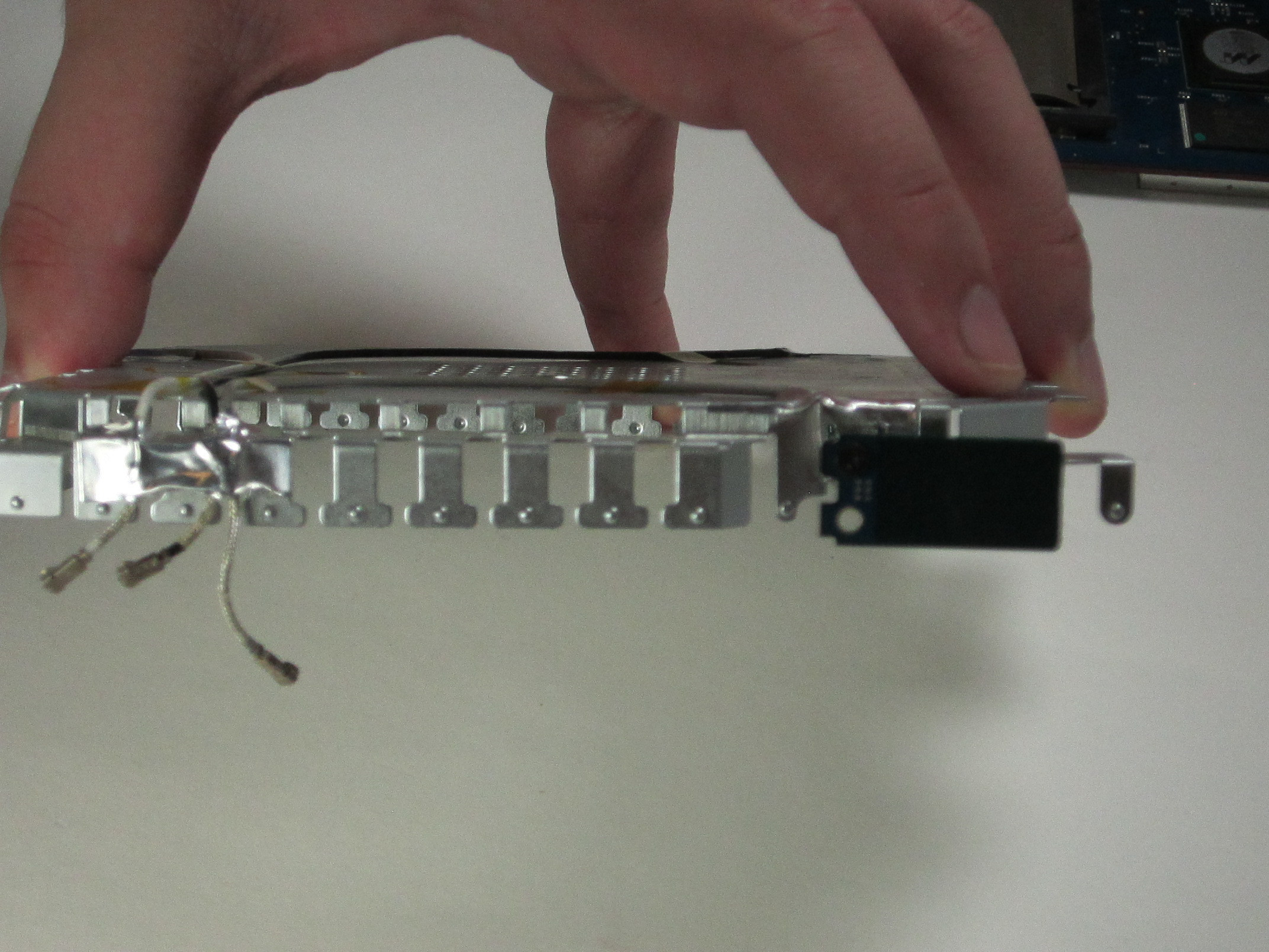 Apple AirPort Extreme Model A1143 Wi-Fi Antenna Replacement - iFixit