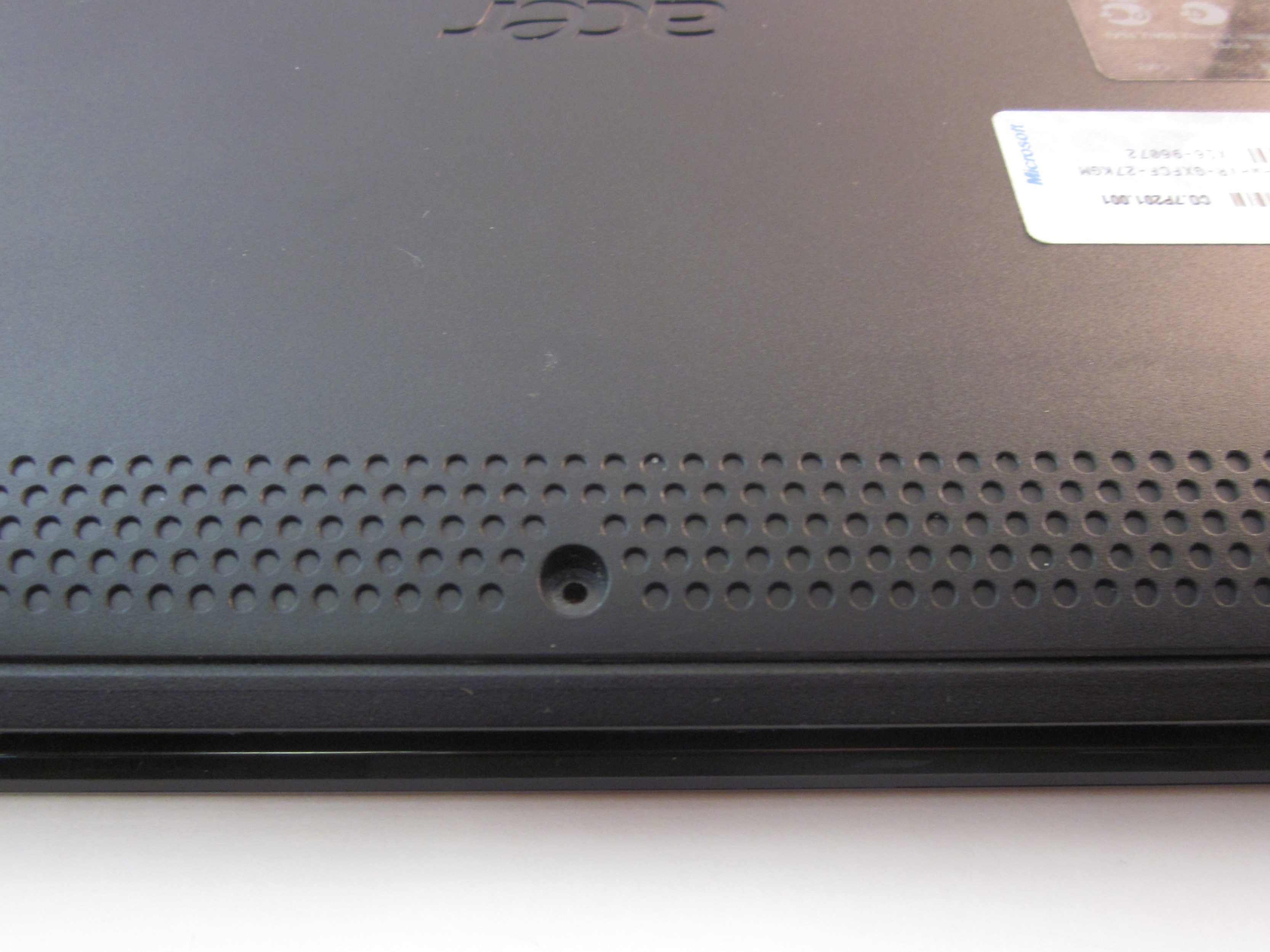 Acer Aspire One P1VE6 Back Panel Replacement - iFixit Repair Guide