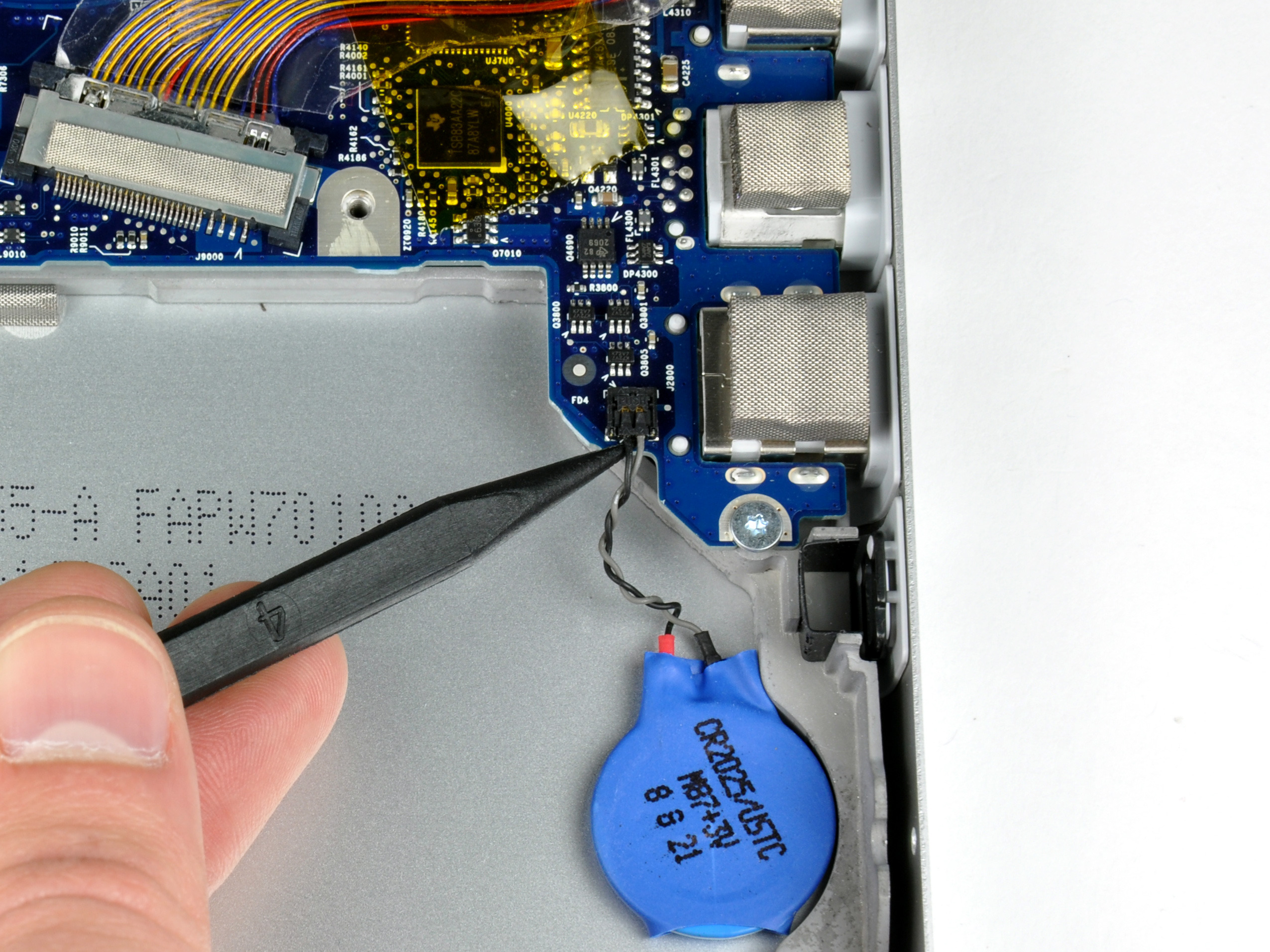 MacBook Pro 15" Core 2 Duo Models A1226 and A1260 PRAM Battery Replacement - iFixit Repair Guide