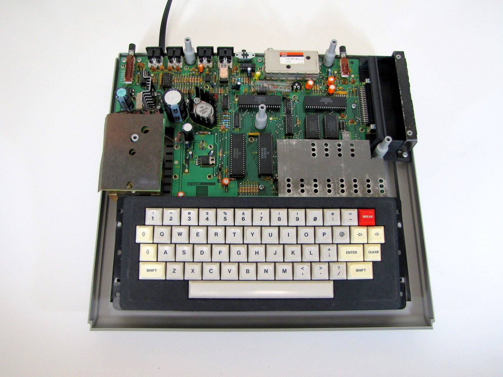 TRS-80 Color Computer Motherboard Replacement - iFixit Repair Guide