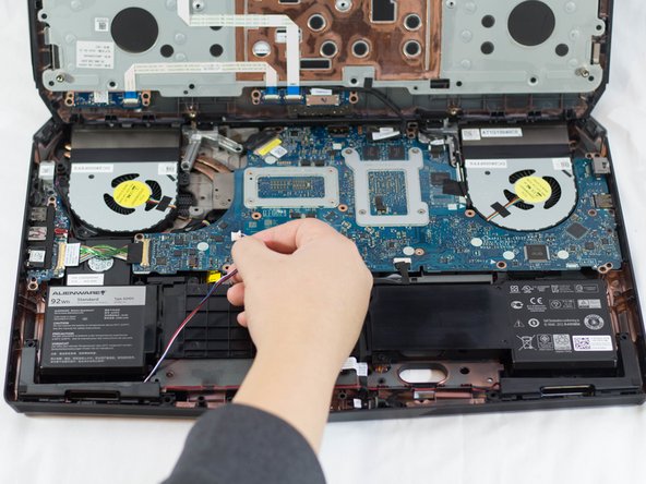 Alienware 17 R3 Battery Replacement - iFixit Repair Guide