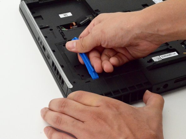 Alienware 17 R4 Plastic Cover Replacement - iFixit