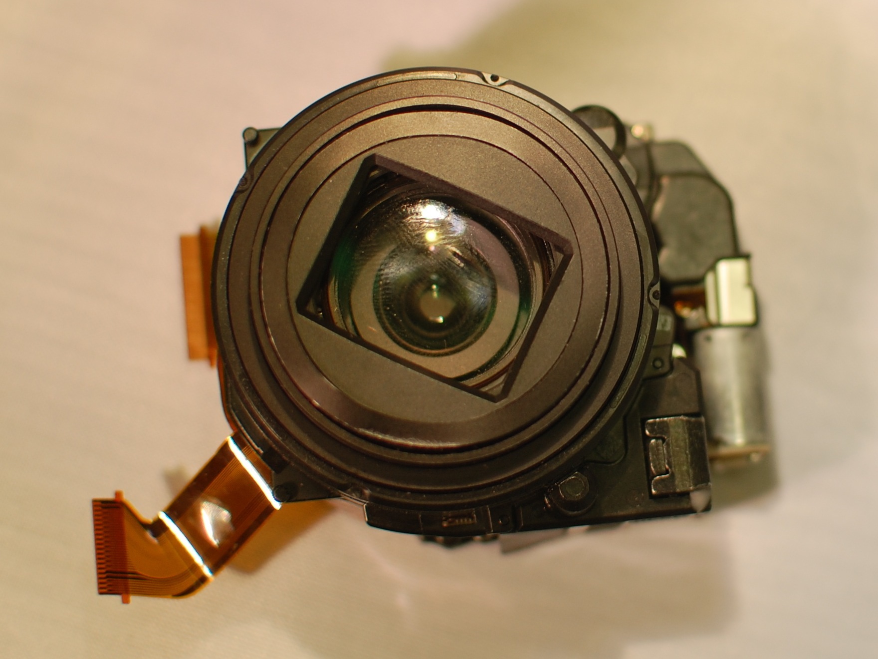 Sony Cyber-shot DSC-HX20V Lens Assembly Replacement - iFixit Repair Guide