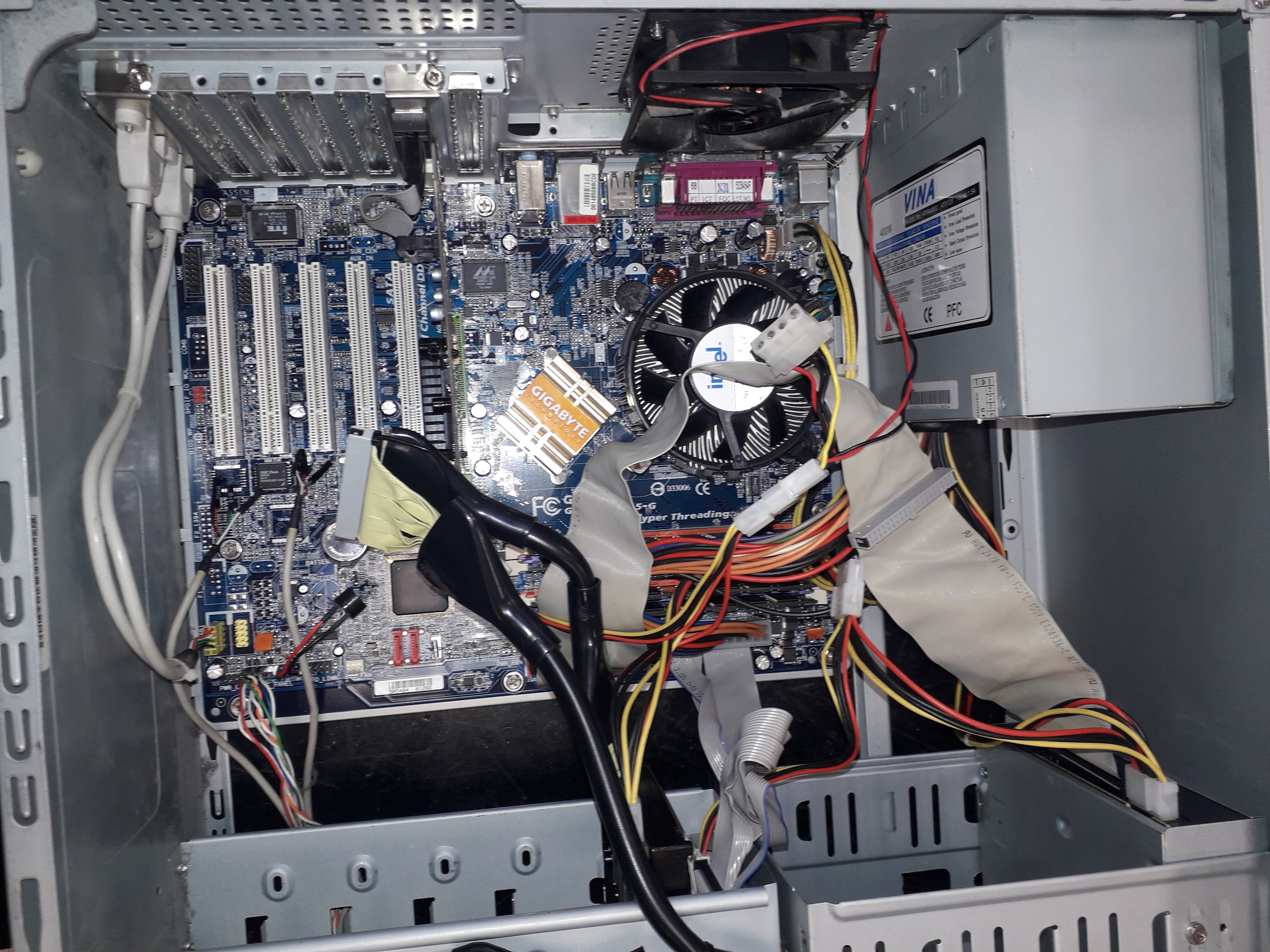 Desmontaje de torre de pc - iFixit