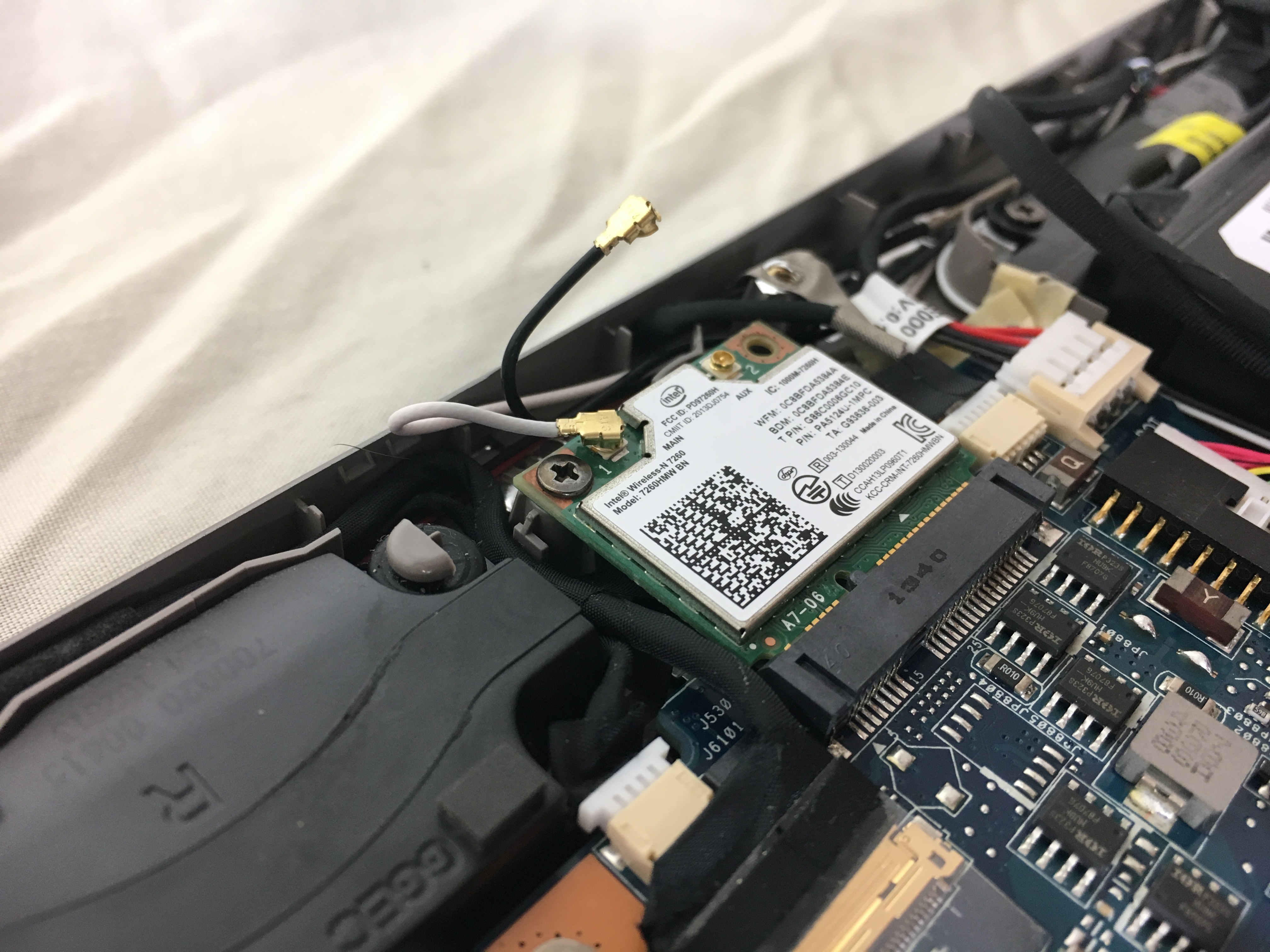 Toshiba Satellite P55-A5312 Wi-Fi/Bluetooth Card Replacement - iFixit ...