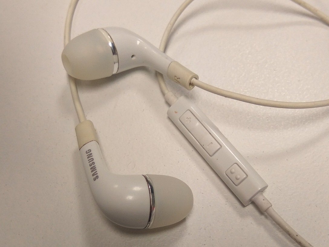 In-Ear Headphone Control and Mic Block Disassembly - iFixit Repair Guide