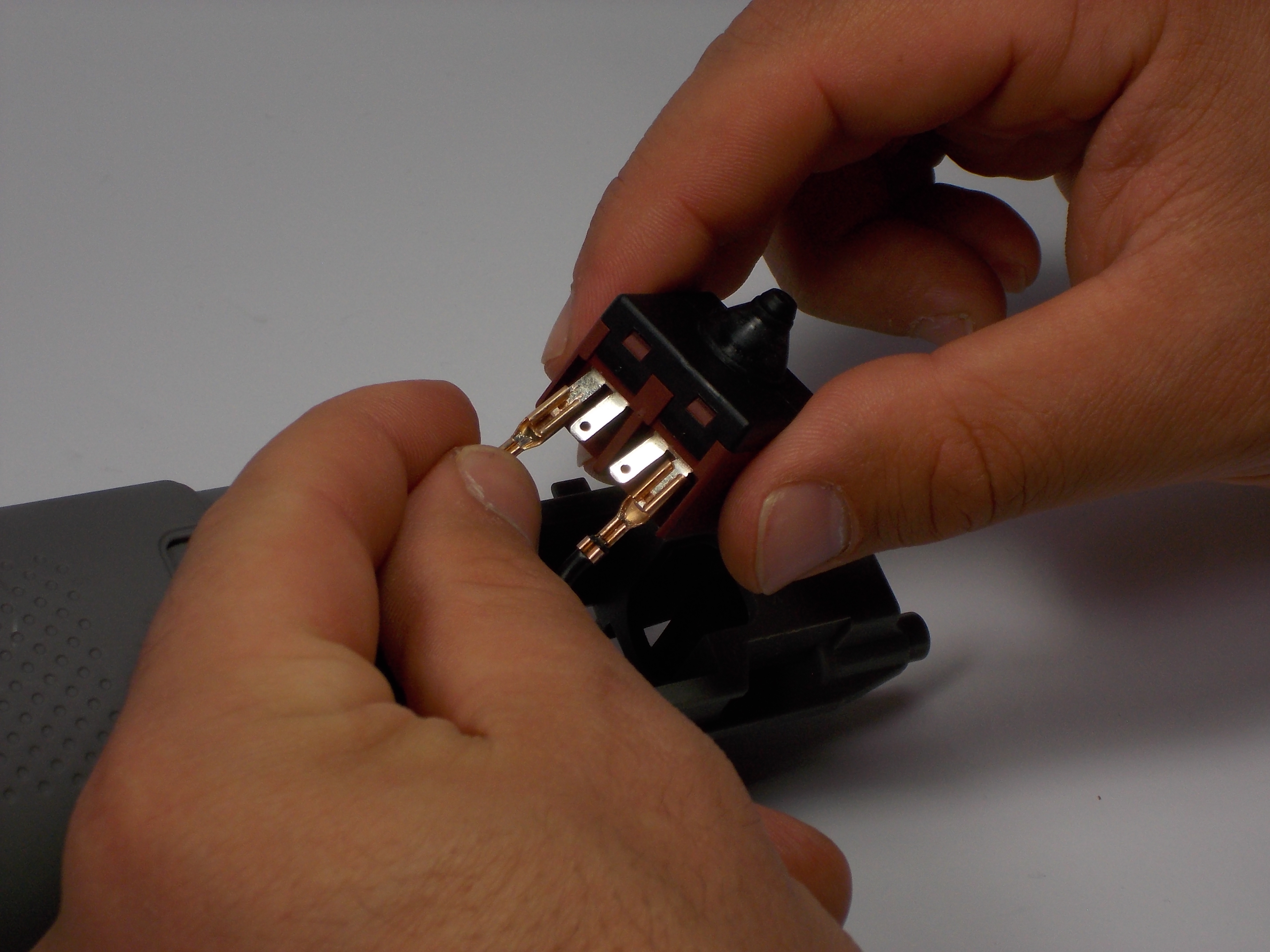 Porter-Cable PC60TAG Power Switch Replacement - iFixit Repair Guide