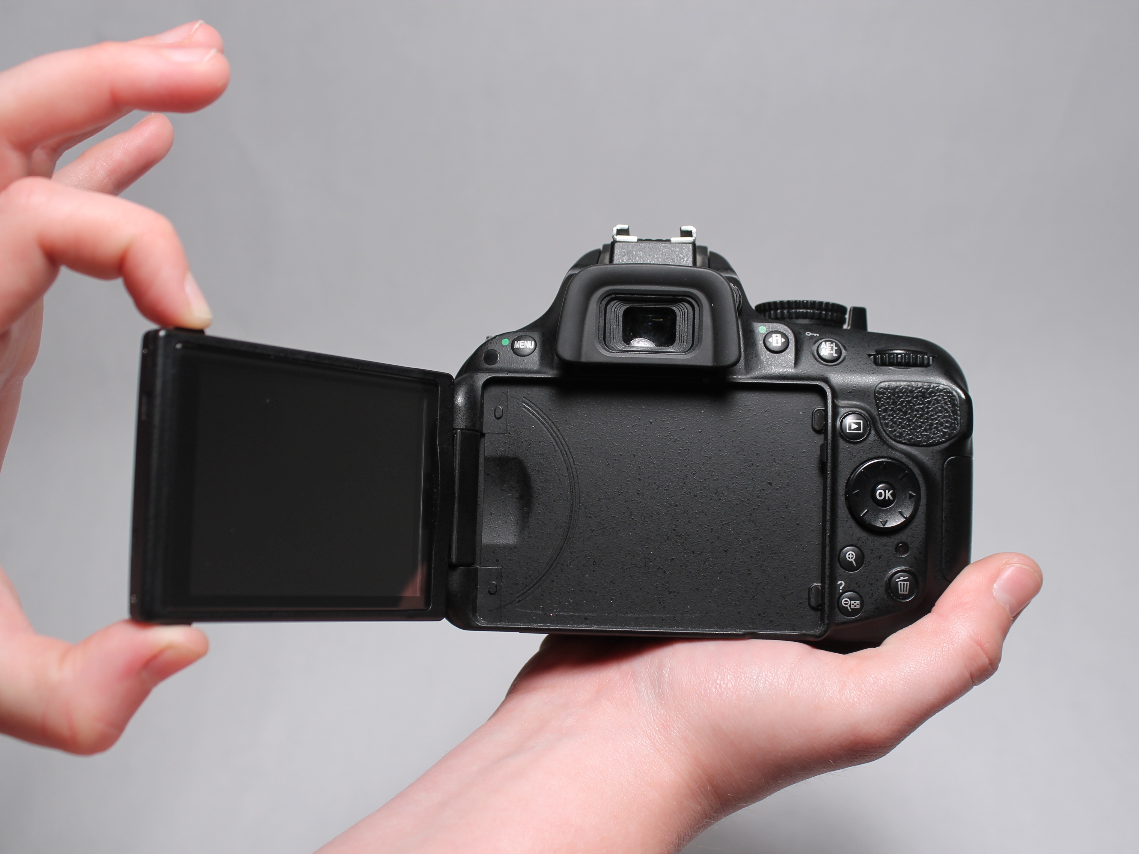 Nikon D5200 Screen Replacement - iFixit