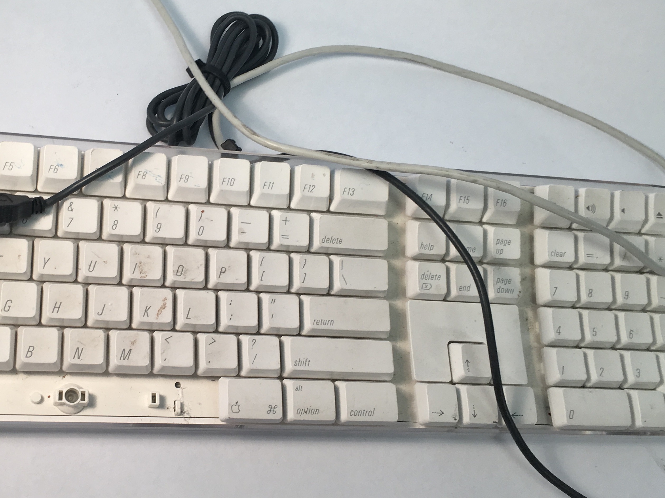 Apple Keyboard A1048 Teardown - iFixit