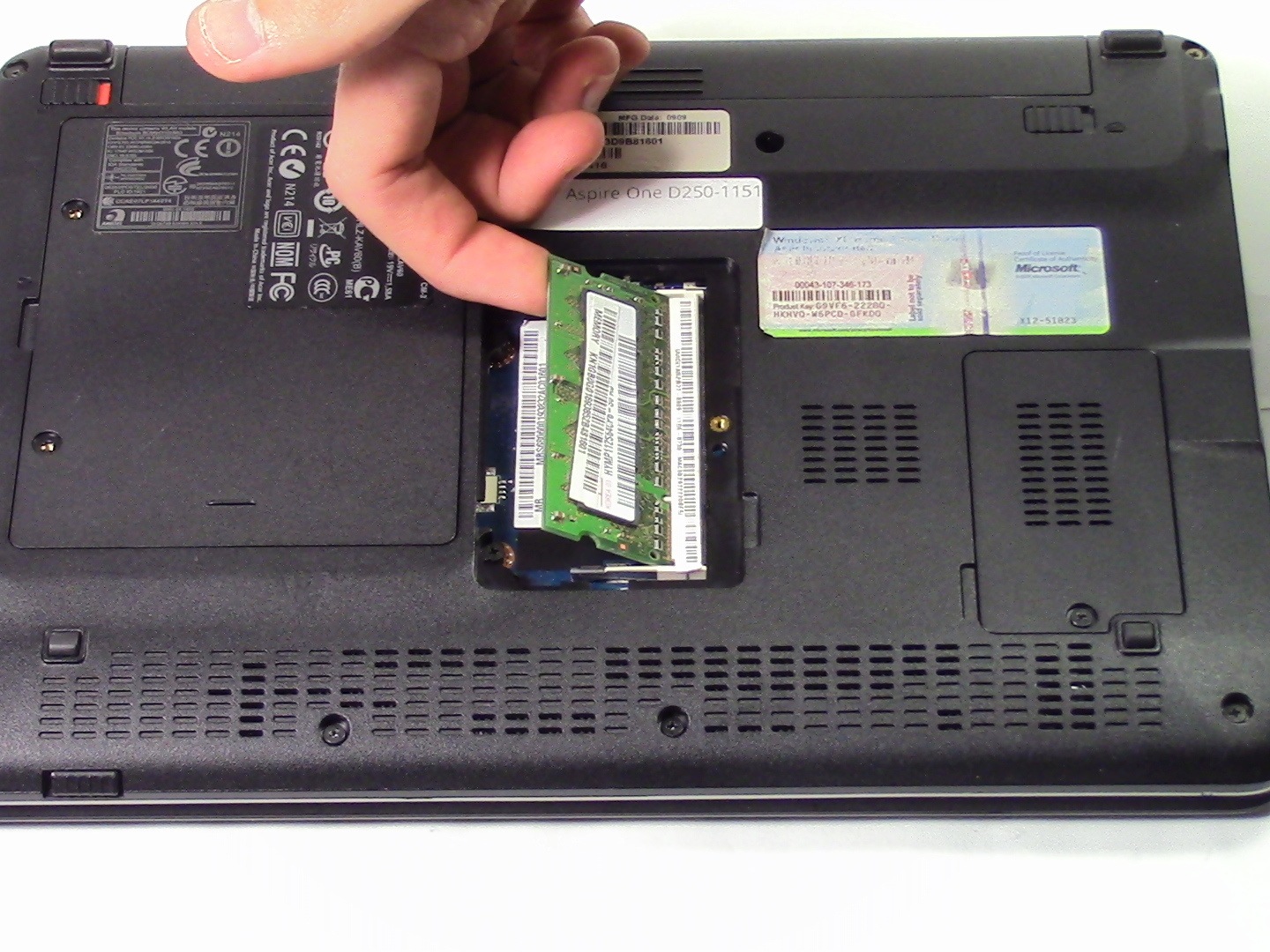 Acer Aspire One D250-1151 RAM Replacement - iFixit Repair Guide