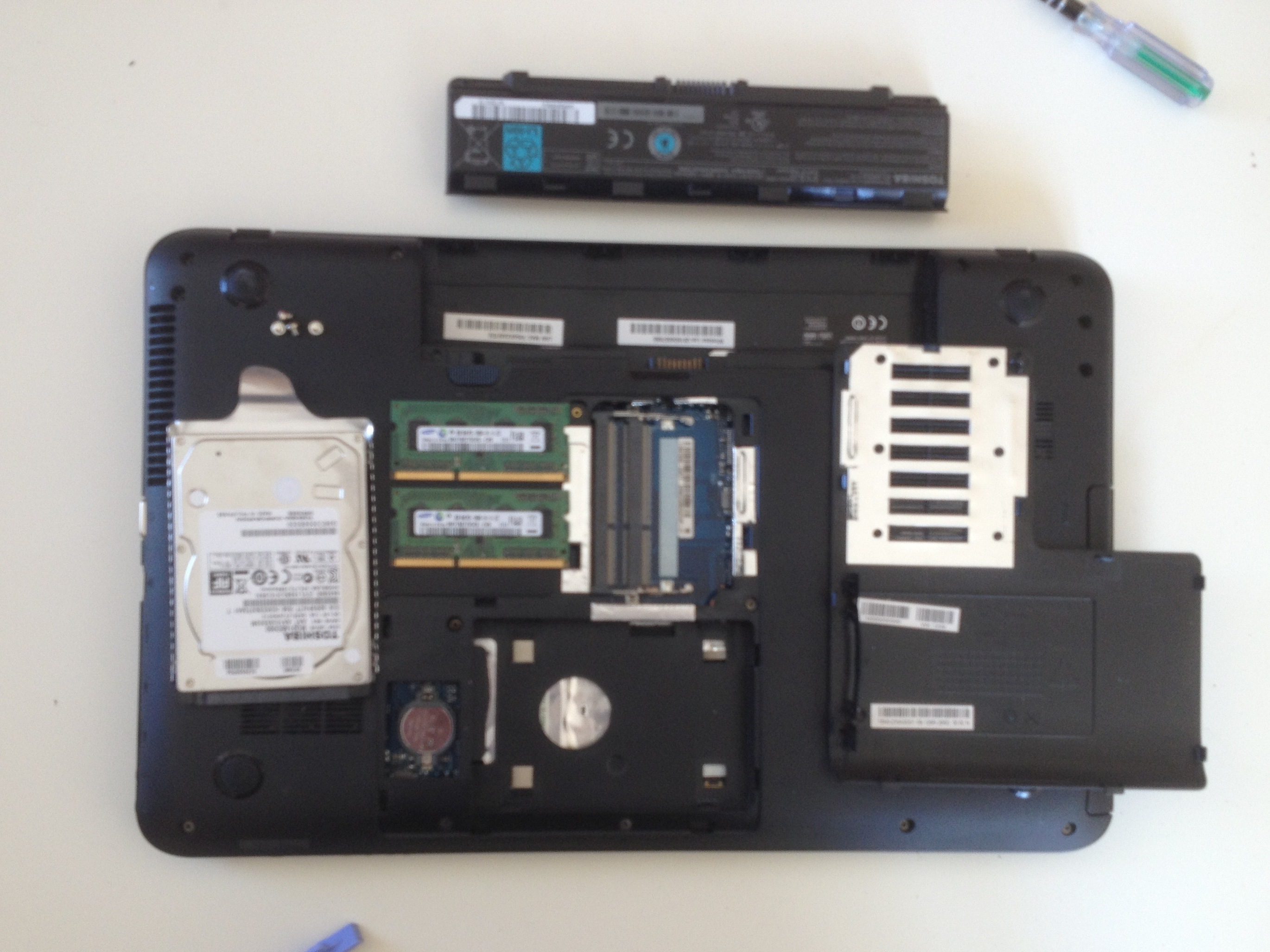 Toshiba Satellite C850 HDD, RAM memory upgrade - iFixit Repair Guide