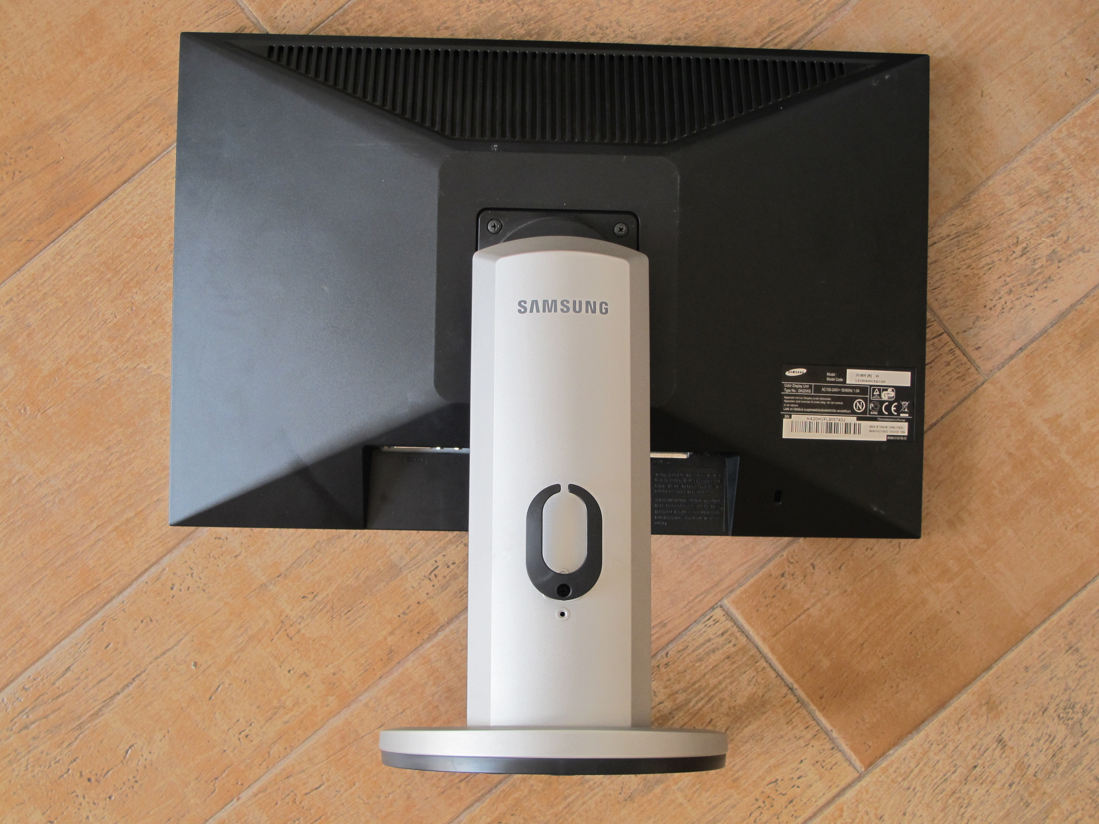 Disassembling Samsung SyncMaster 205BW Monitor - iFixit Repair Guide