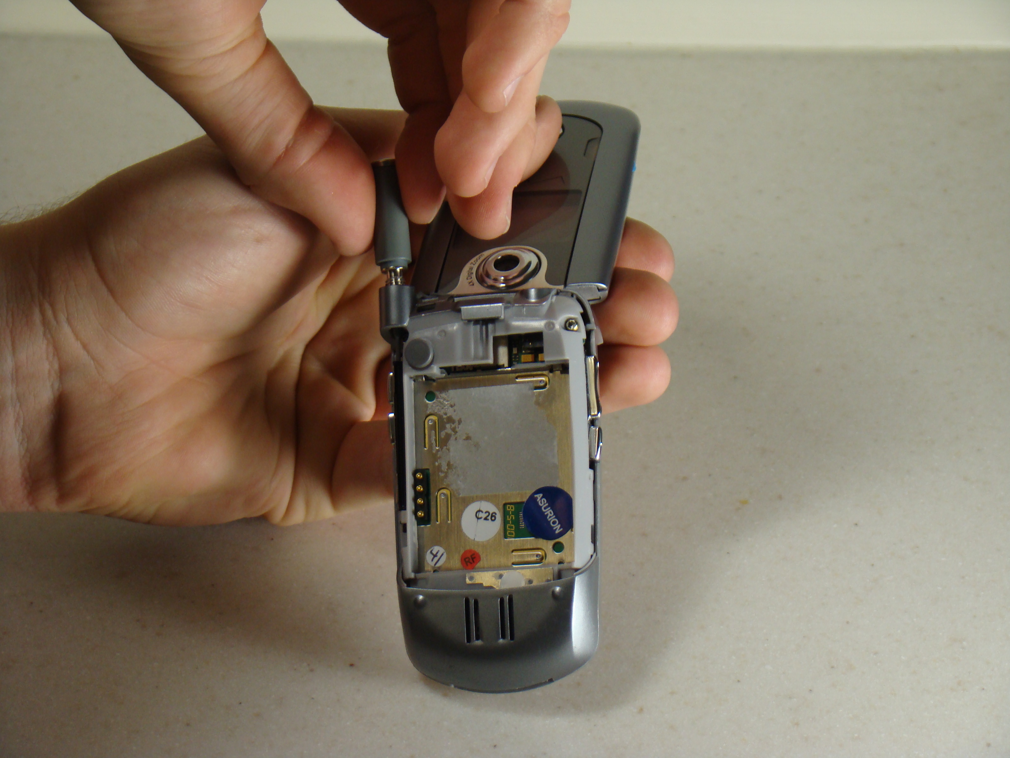 Disassembling Motorola E815 Antenna - iFixit Repair Guide