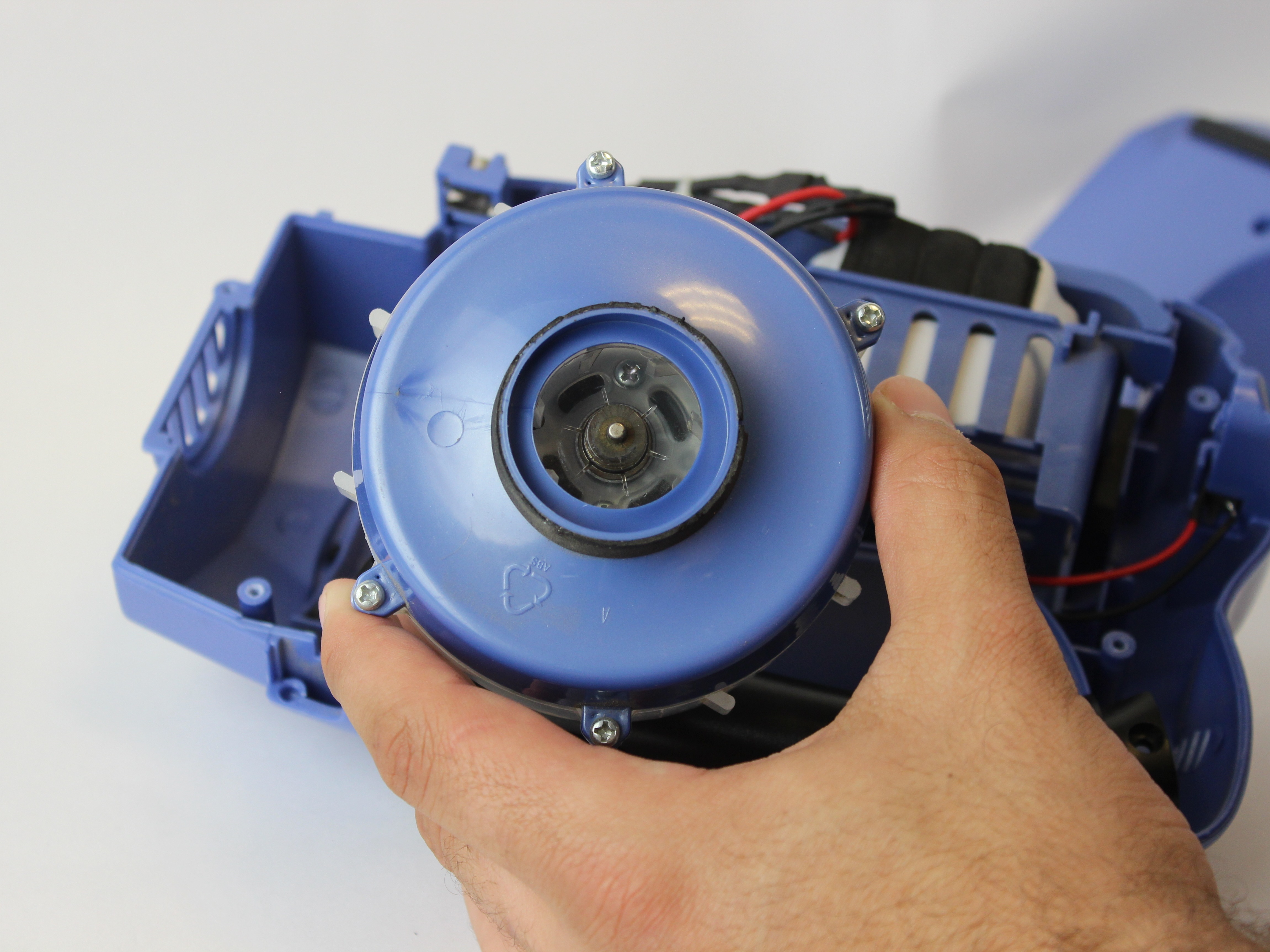 Shark Cordless Pet Perfect Rear Motor Replacement - iFixit Repair Guide