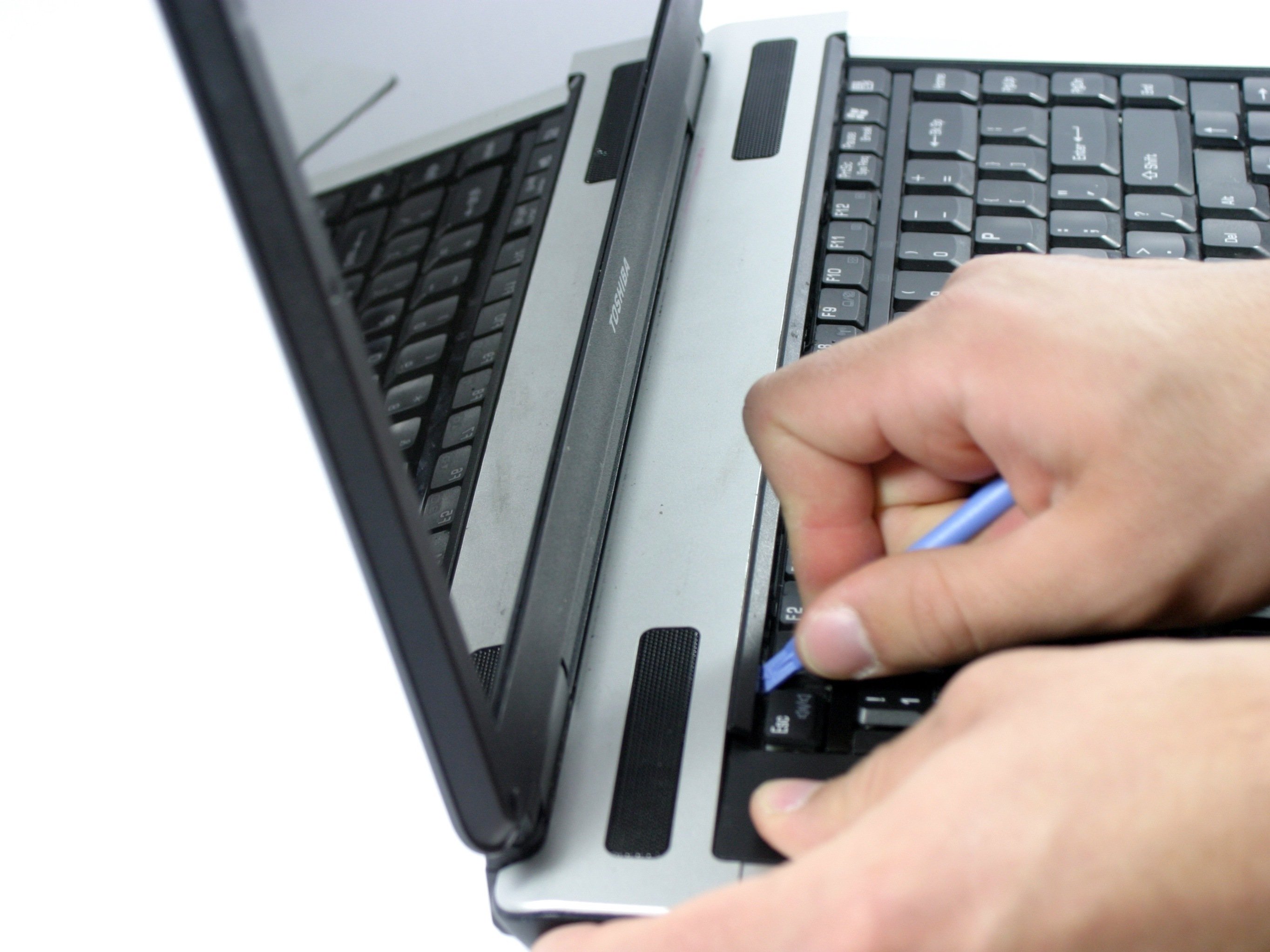 Toshiba Satellite A105-S4011 Touchpad Replacement - iFixit Repair Guide